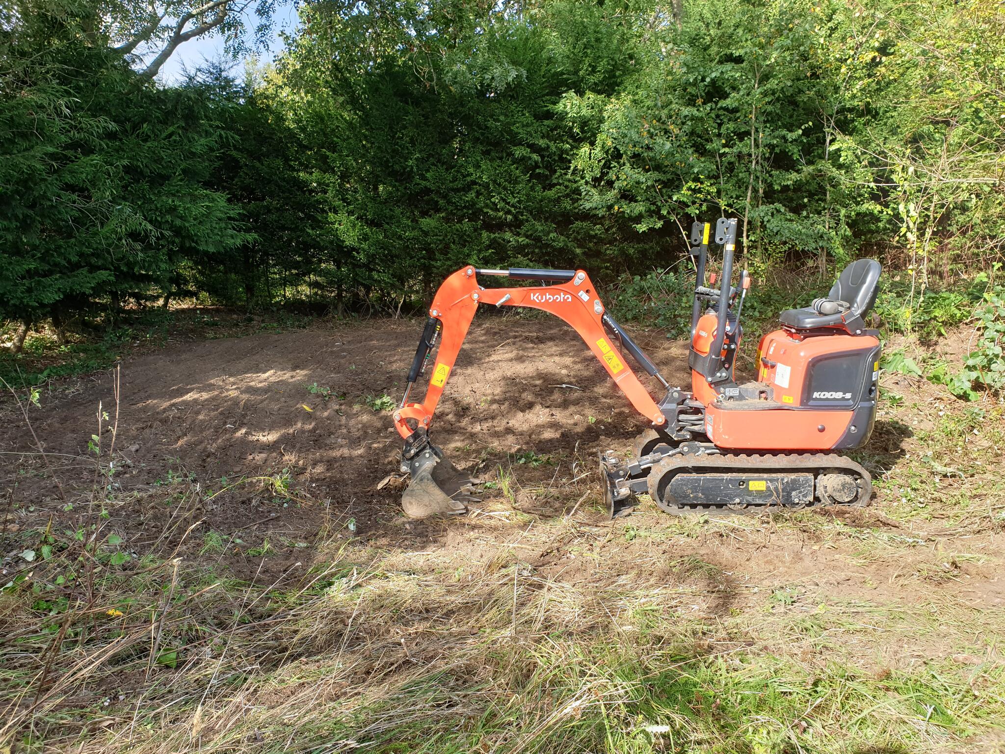 Herts mini digger and driver - Nextdoor
