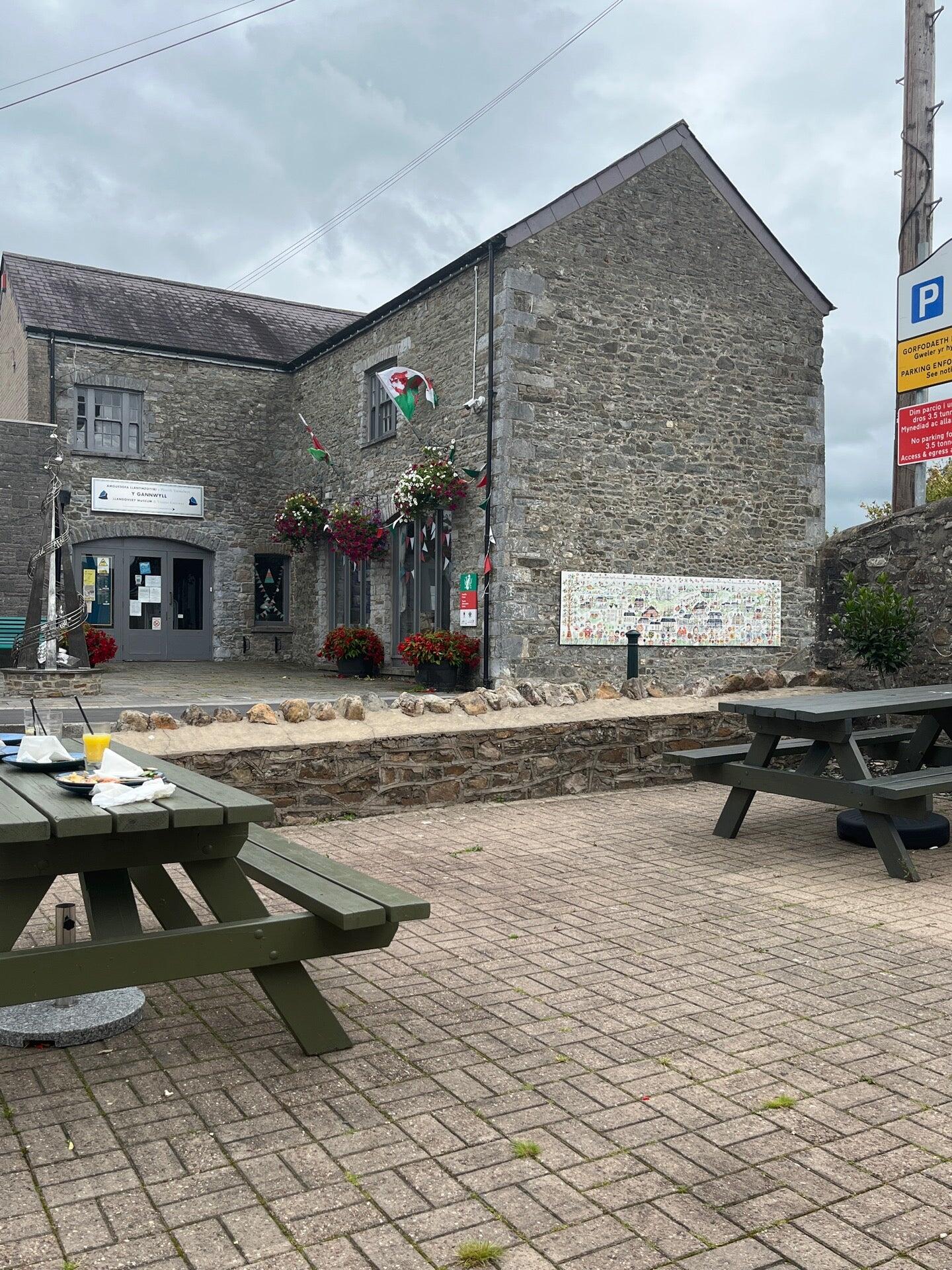 Castle Hotel - Llandovery - Nextdoor