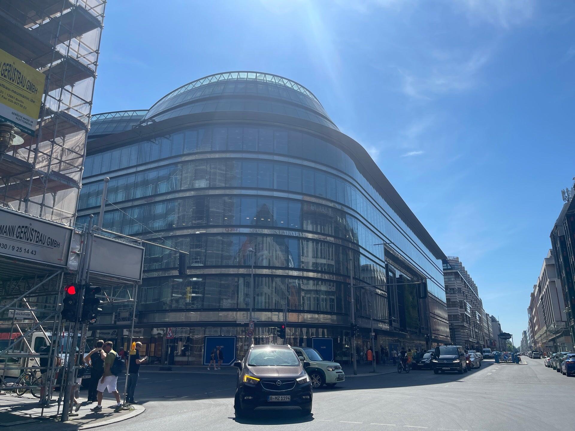Hackett London Galeries Lafayette - Nextdoor