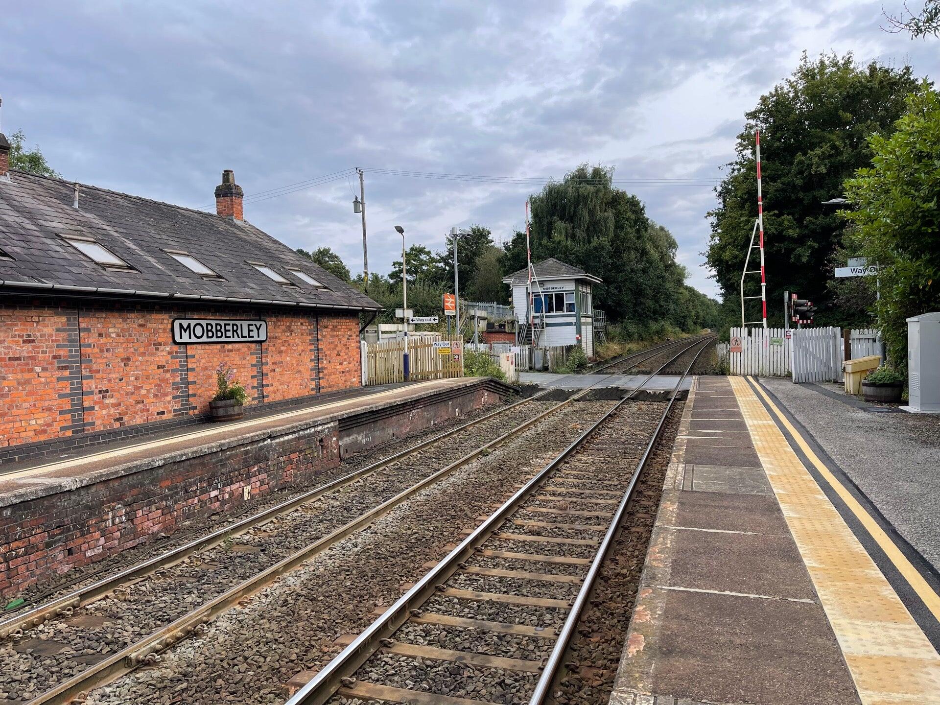 Northern Rail - Mobberley station - Knutsford - Nextdoor