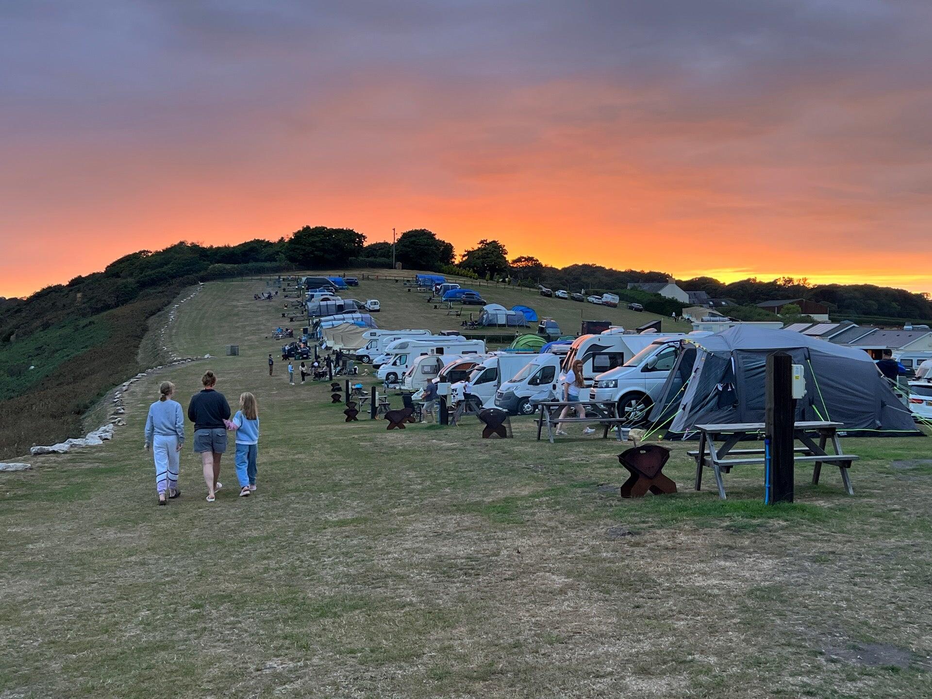 Three Cliffs Bay Holiday Park - Swansea - Nextdoor
