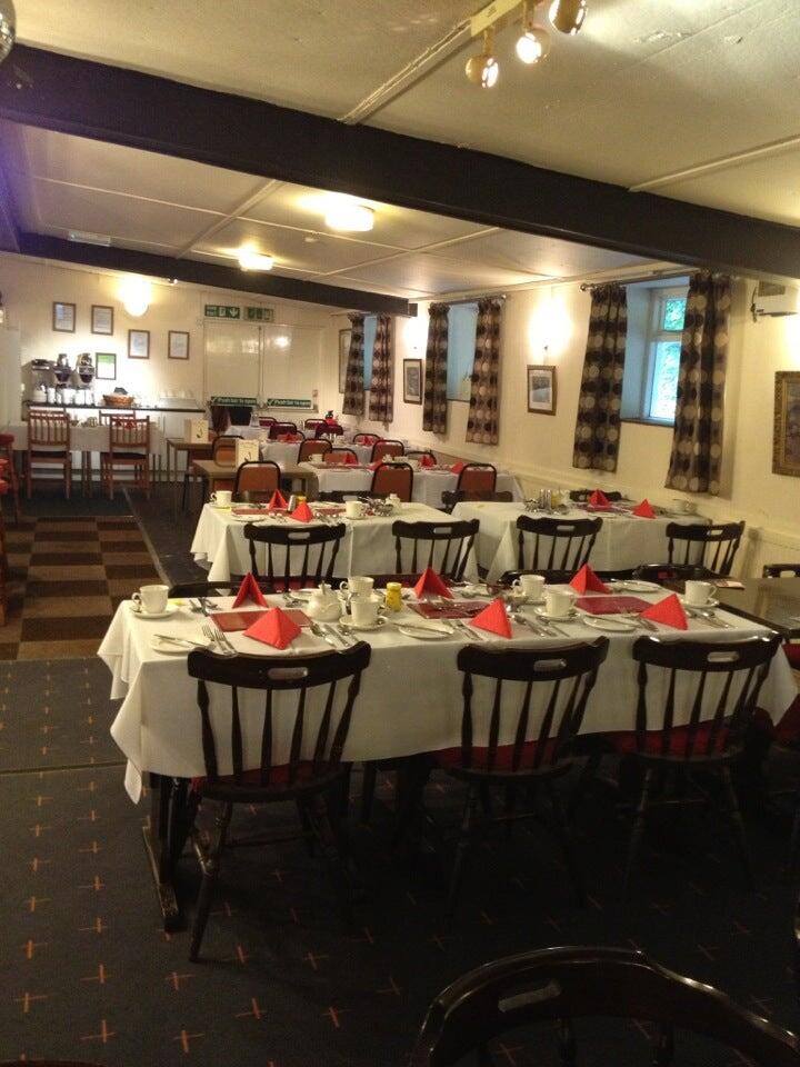 The Henllan Restaurant - Llangyniew - Nextdoor