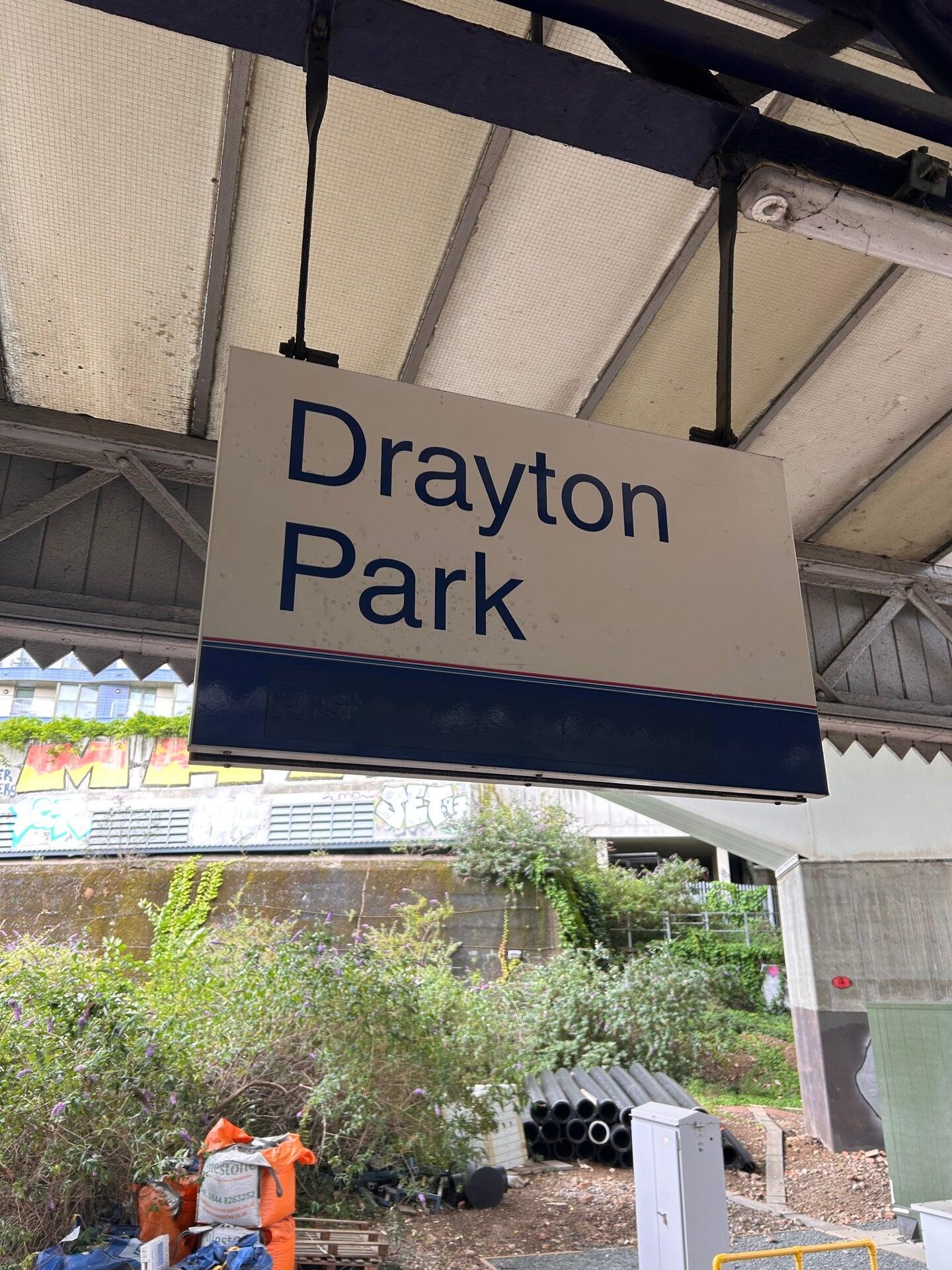 Drayton Park Railway Station - London - Nextdoor