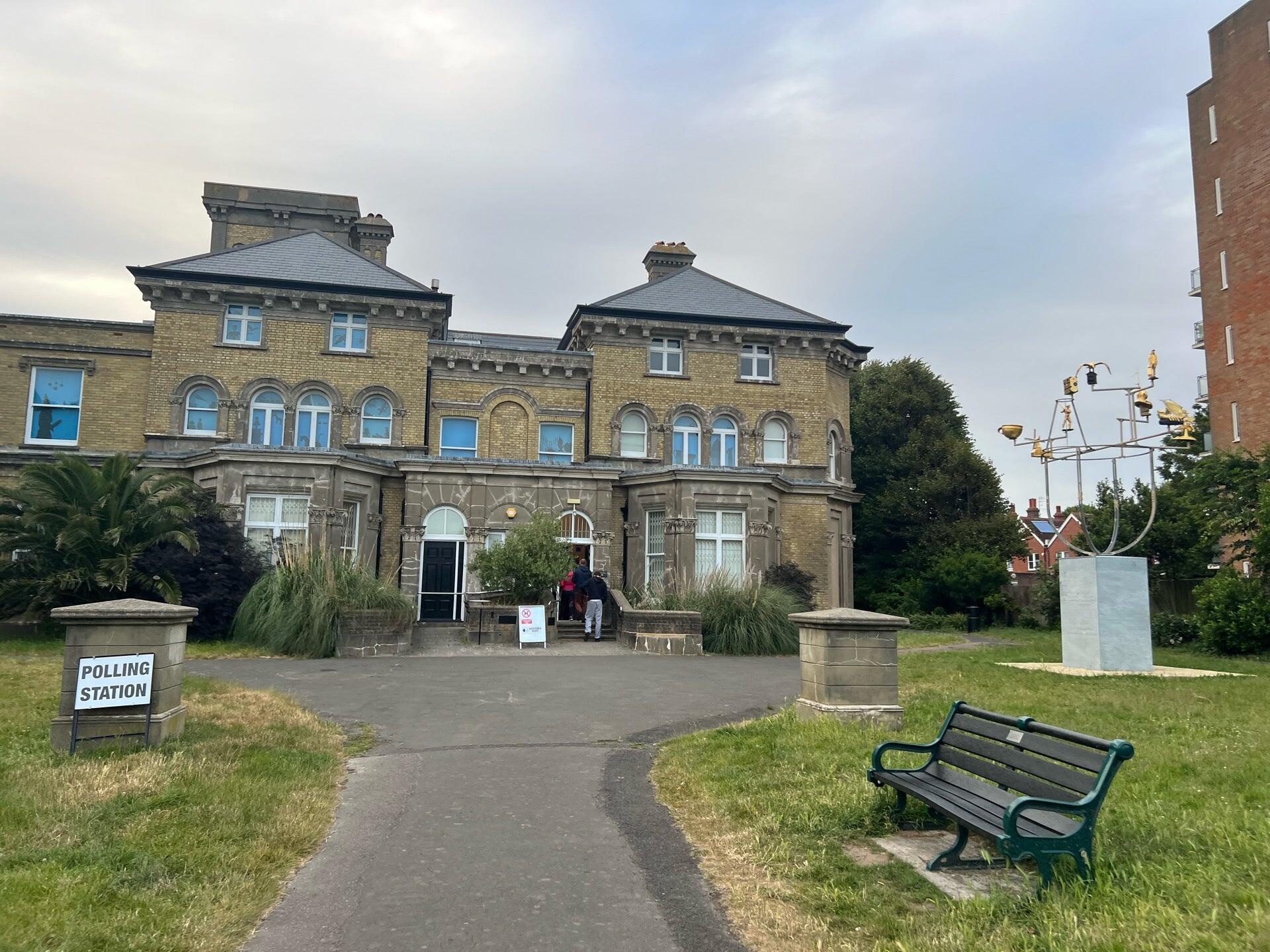 Hove Museum & Art Gallery - Hove - Nextdoor