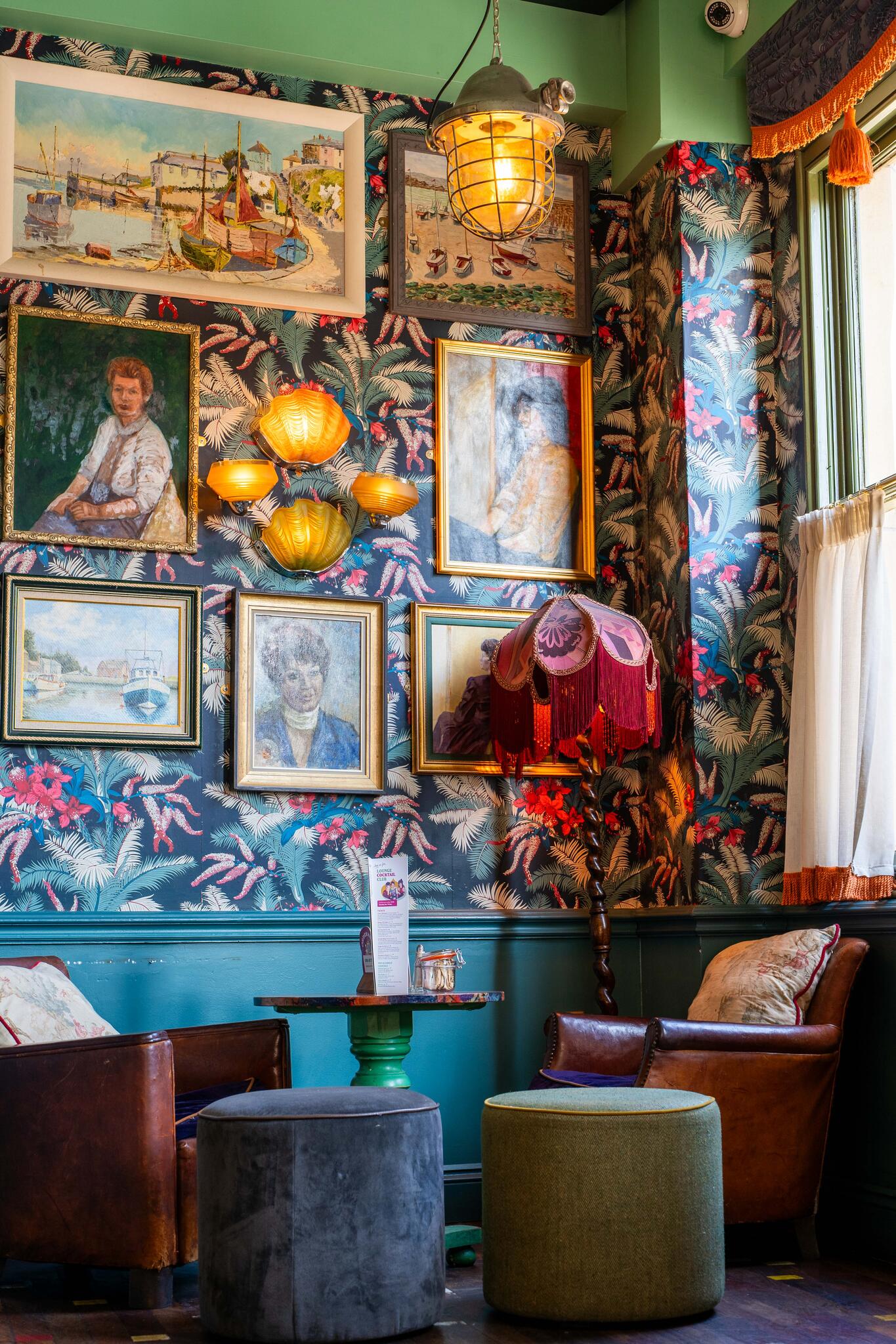 Truro Lounge - Truro - Nextdoor