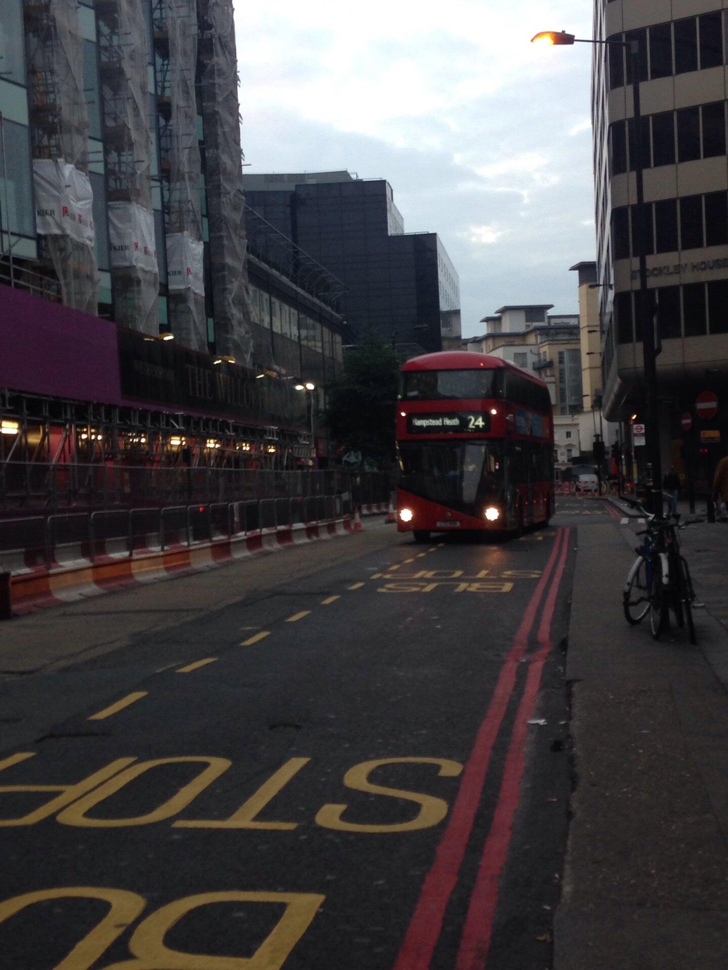 Victoria Station (Stop H) - London - Nextdoor
