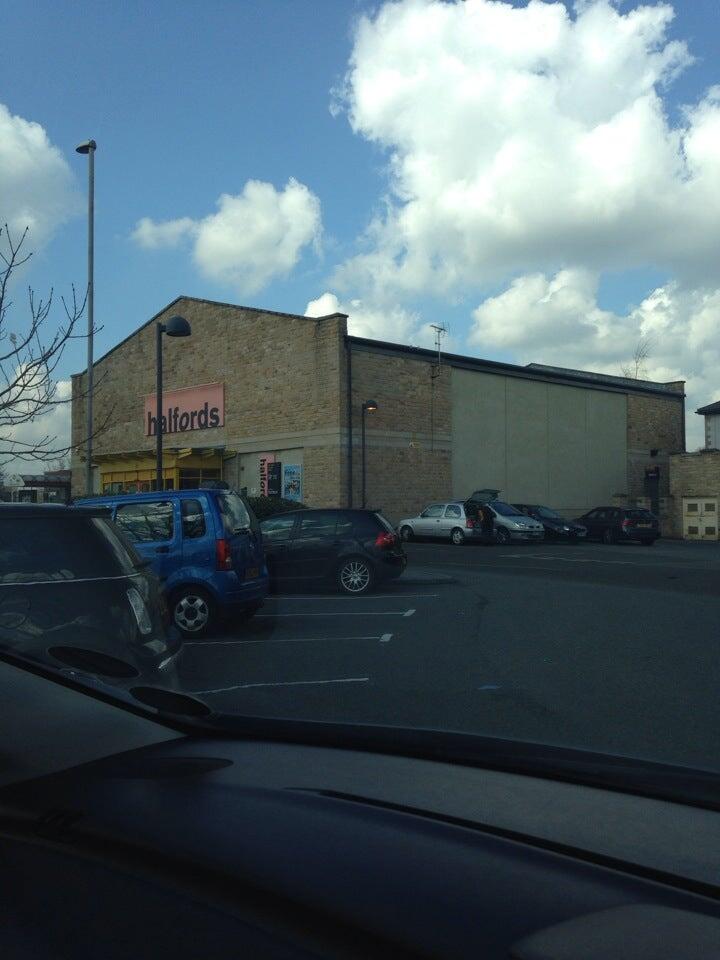 Halfords - Leeds - Nextdoor