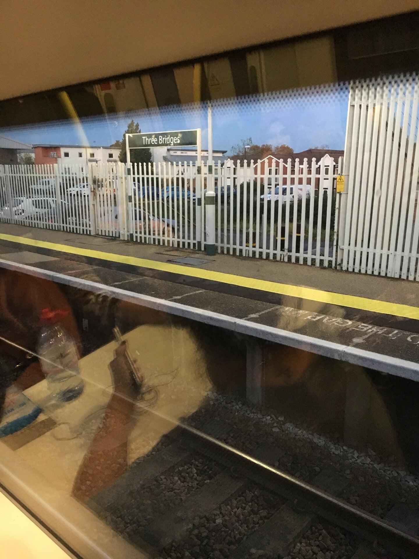 Three Bridges Signalbox - Crawley - Nextdoor