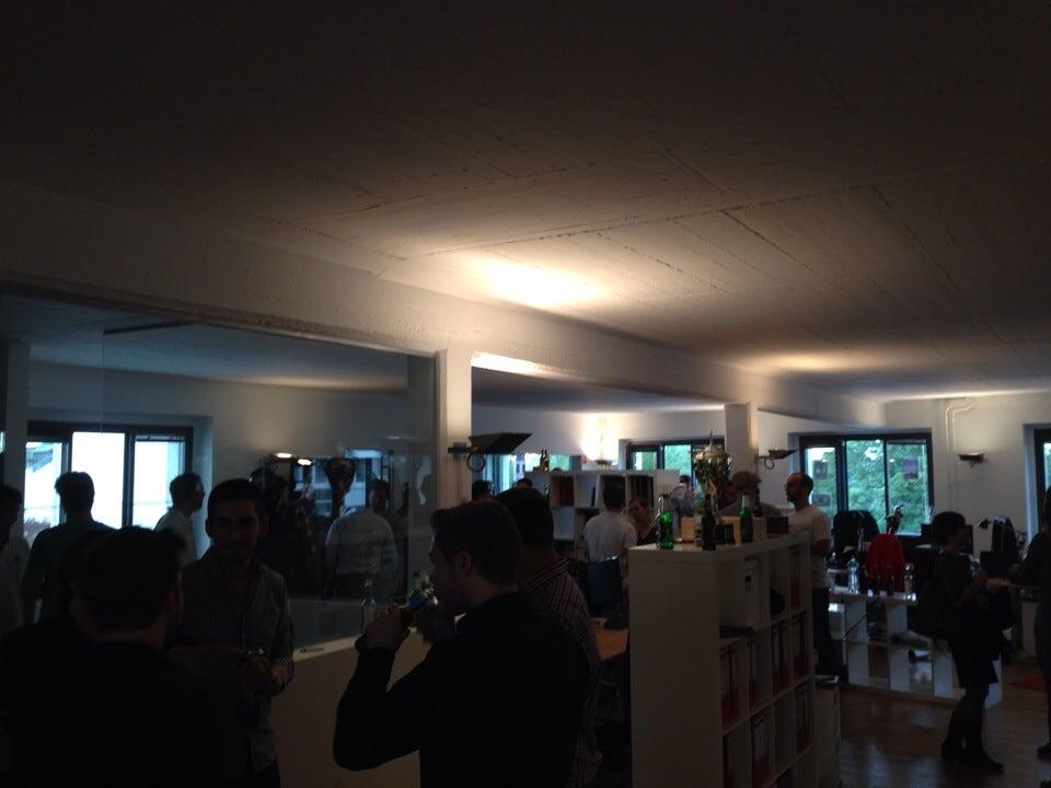 KissMyAds HQ - Nextdoor