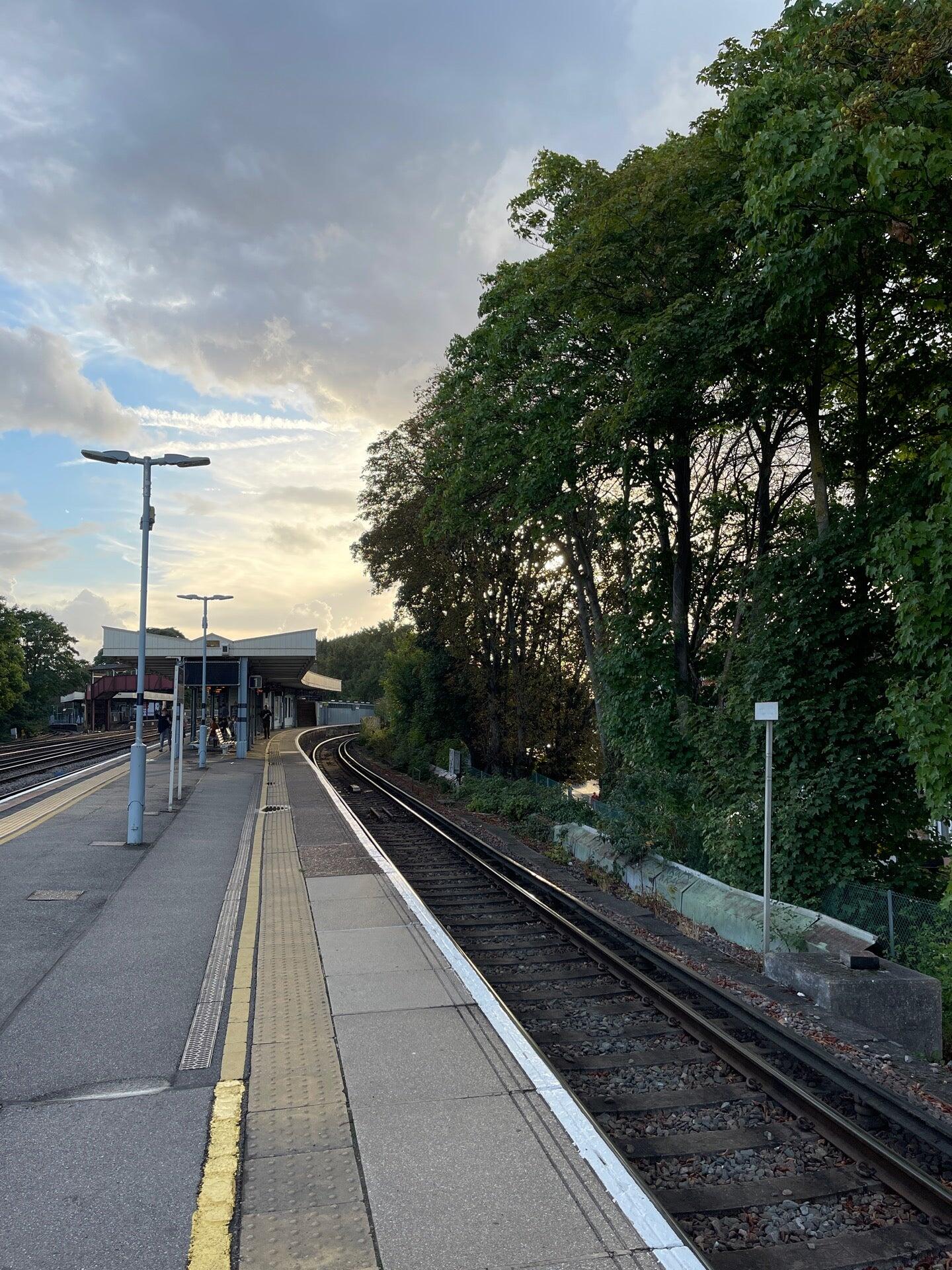 Raynes Park Railway Station - London - Nextdoor