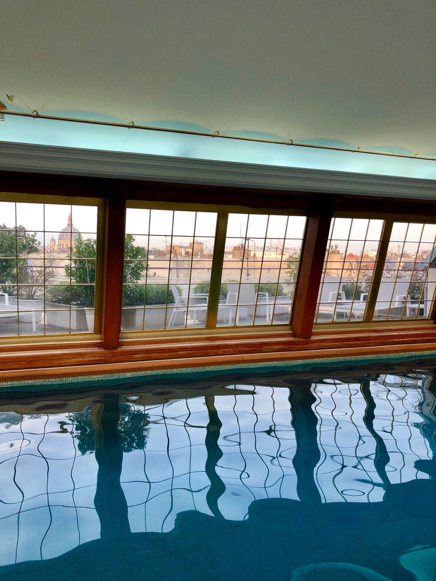 Le Bristol Pool - Nextdoor