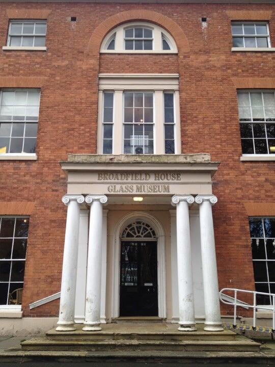 Broadfield House Glass Museum - Kingswinford - Nextdoor