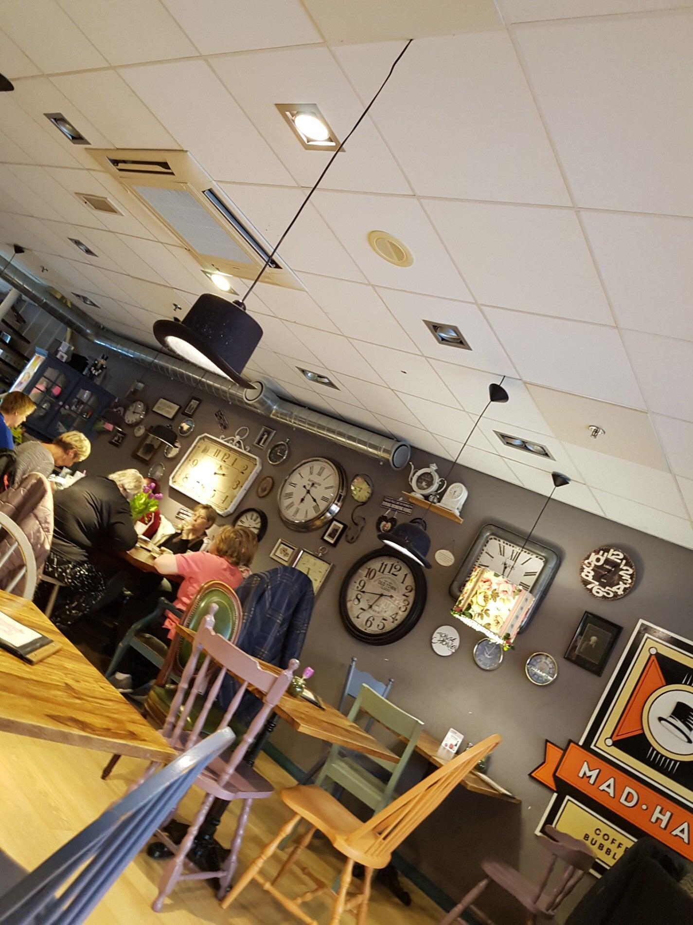 Mad Hat - Oosterhout, Noord-Brabant - Nextdoor