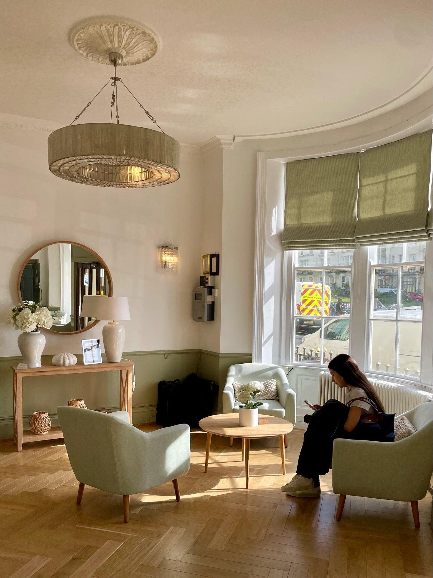 Beach Hotel - Brighton - Nextdoor