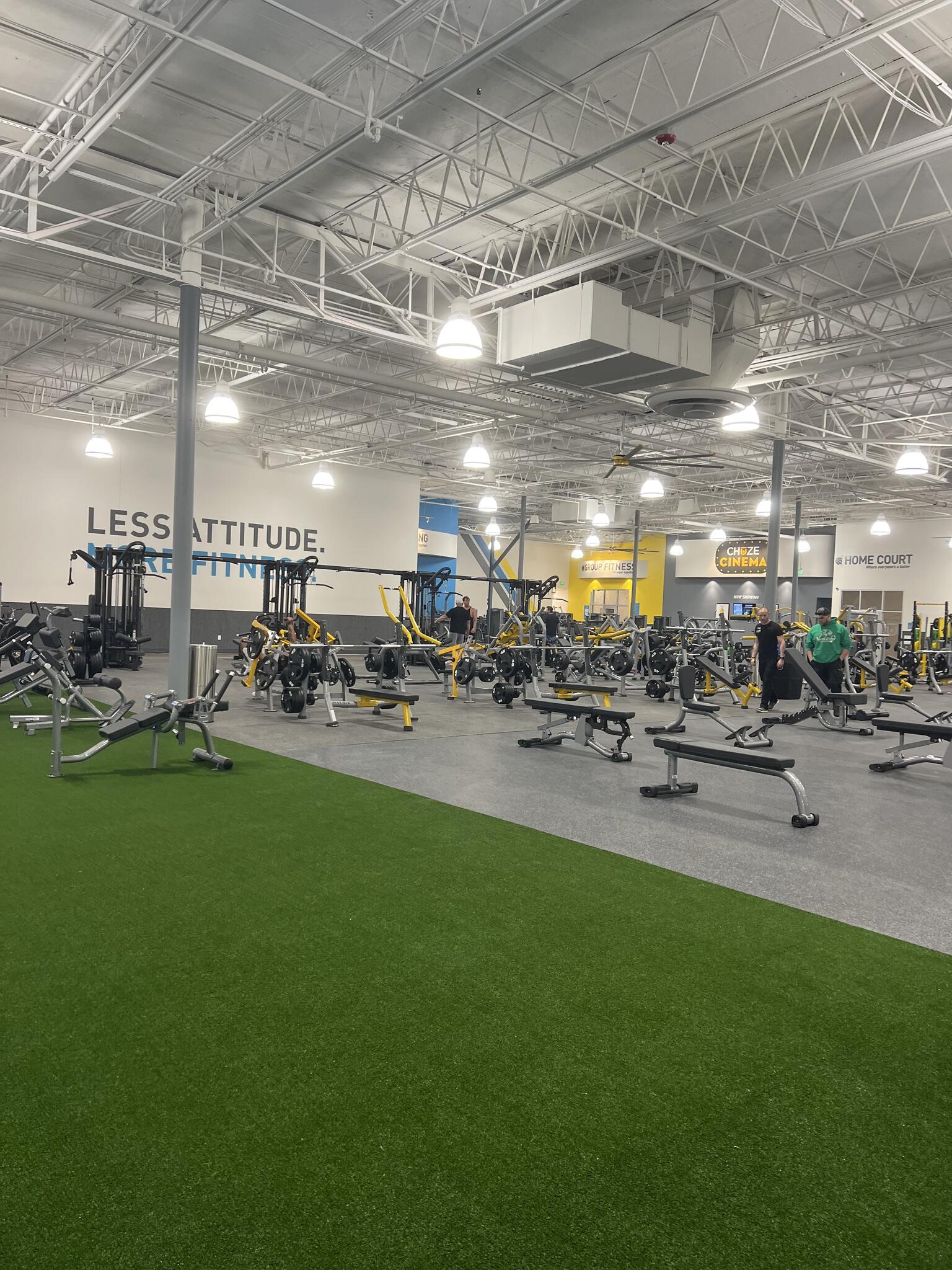 Chuze gym store