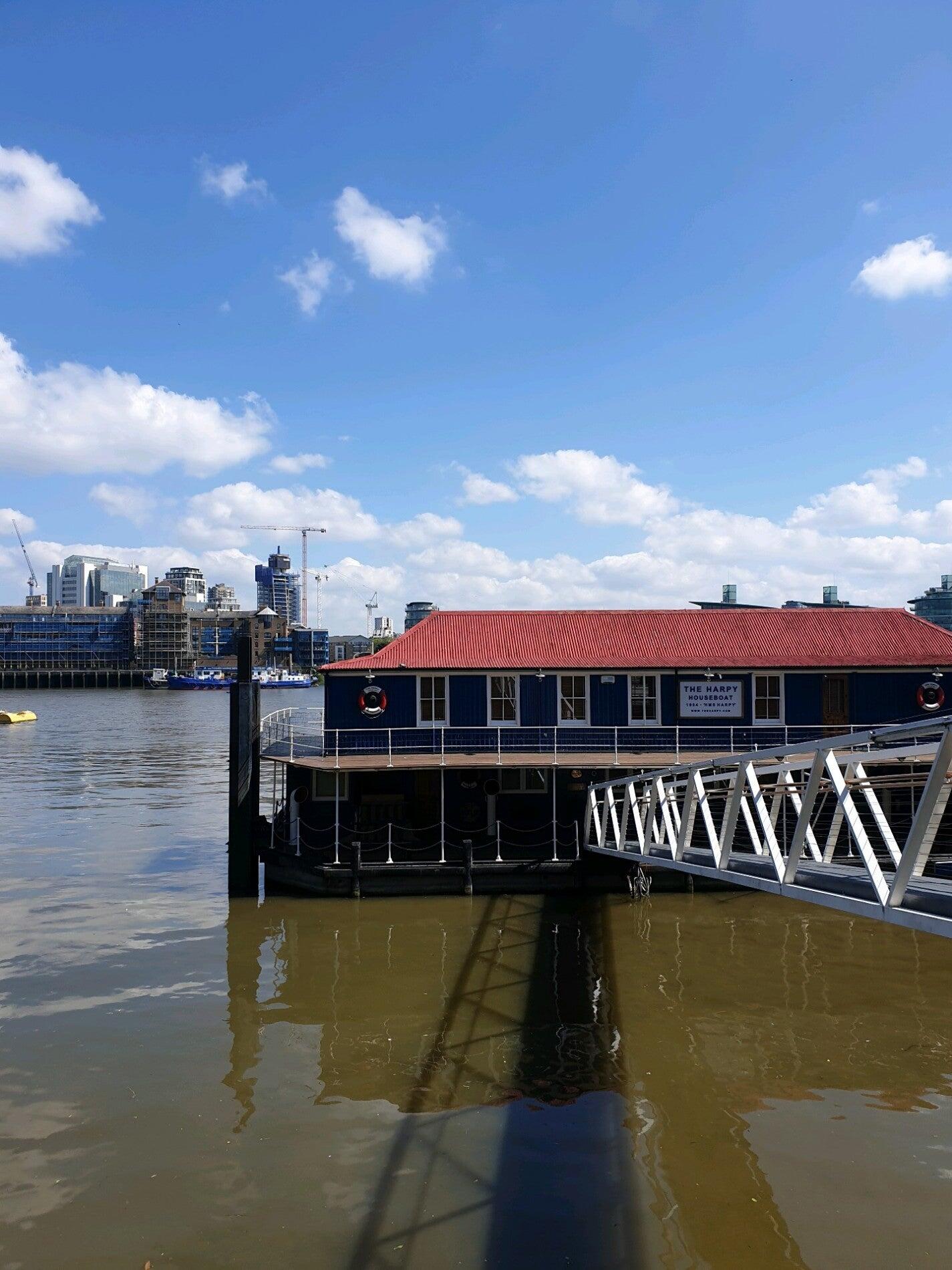 The Harpy Houseboat, Tower Bridge - London - Nextdoor