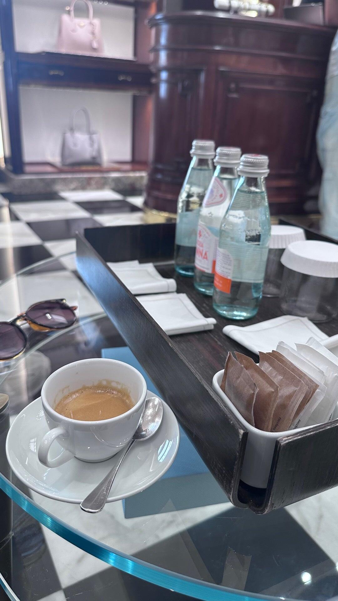 Prada Milano Galleria Donna - Nextdoor