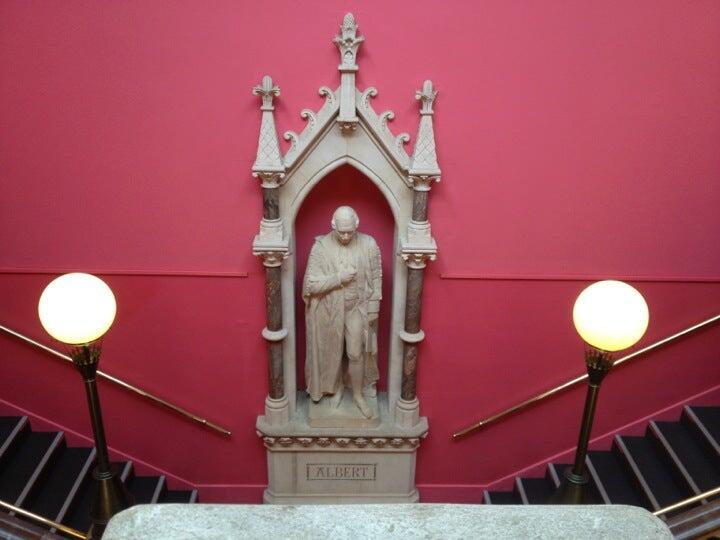 Royal Albert Memorial Museum & Art Gallery - Exeter - Nextdoor