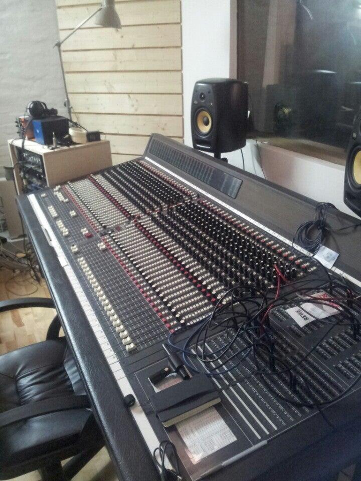 Bear Cave Studio - Nextdoor