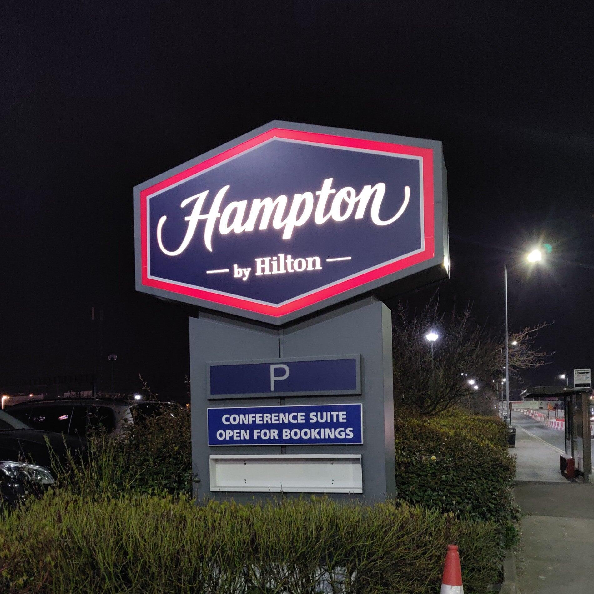 Hampton by Hilton London Luton Airport - Luton - Nextdoor
