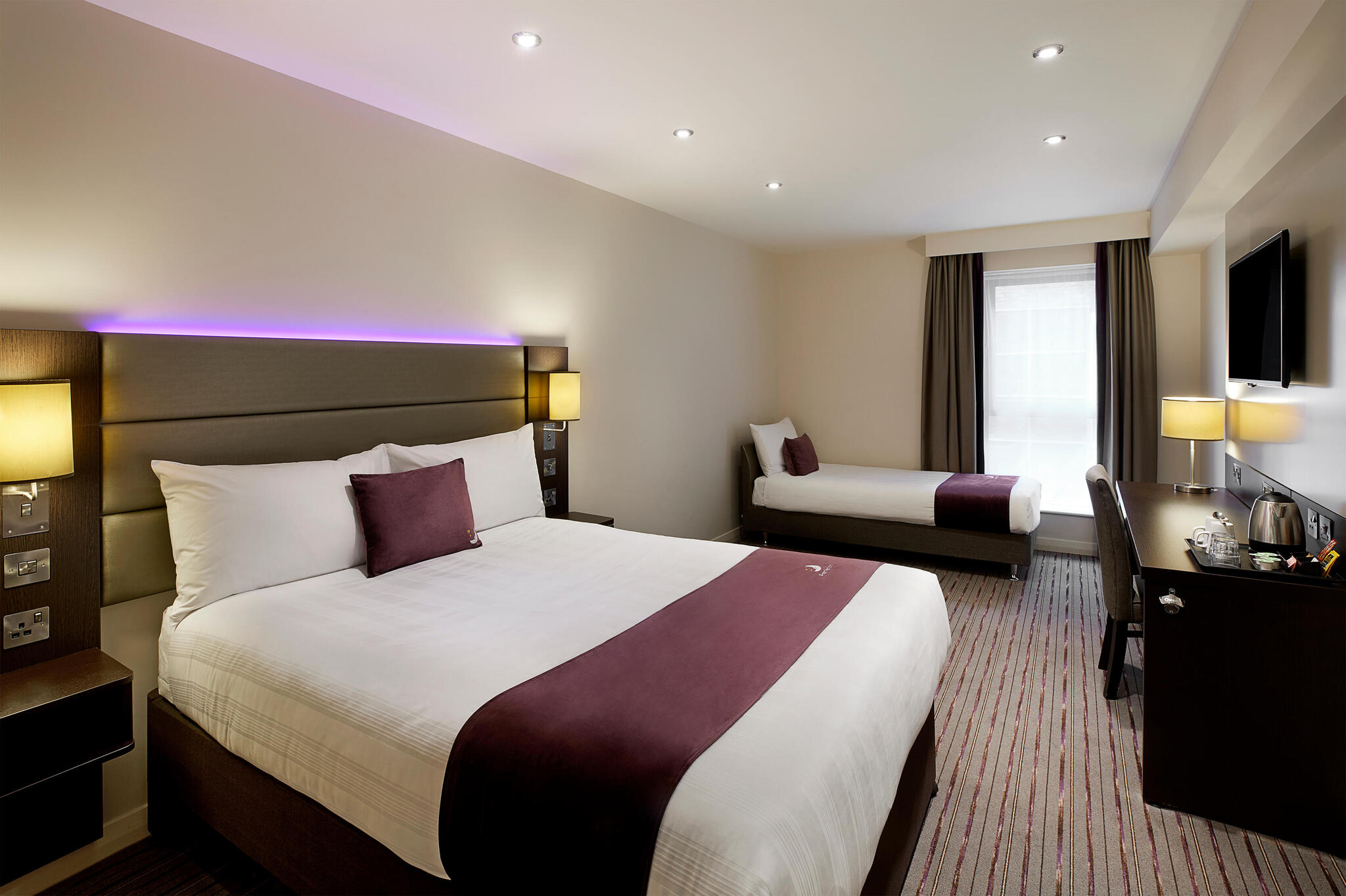 Premier Inn Oldham (Broadway) hotel - Nextdoor