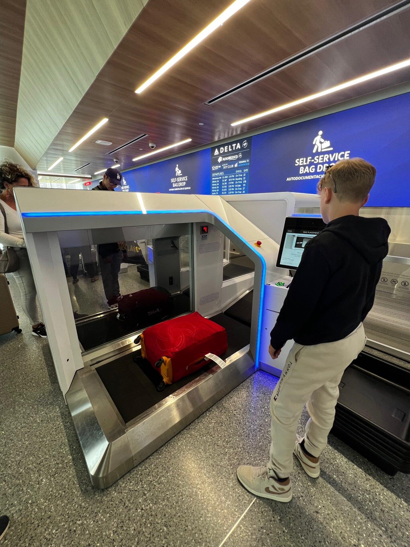 Delta Baggage Drop - Los Angeles, CA - Nextdoor