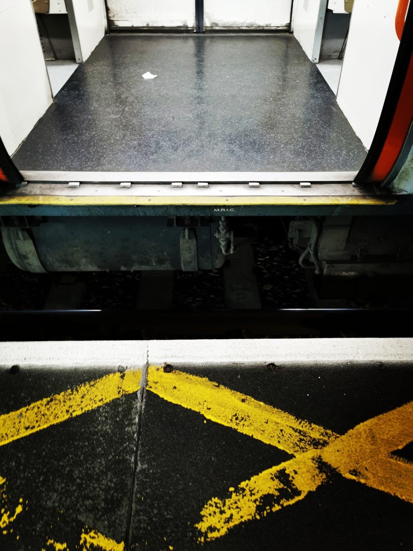 Bruce Grove Railway Station - London - Nextdoor