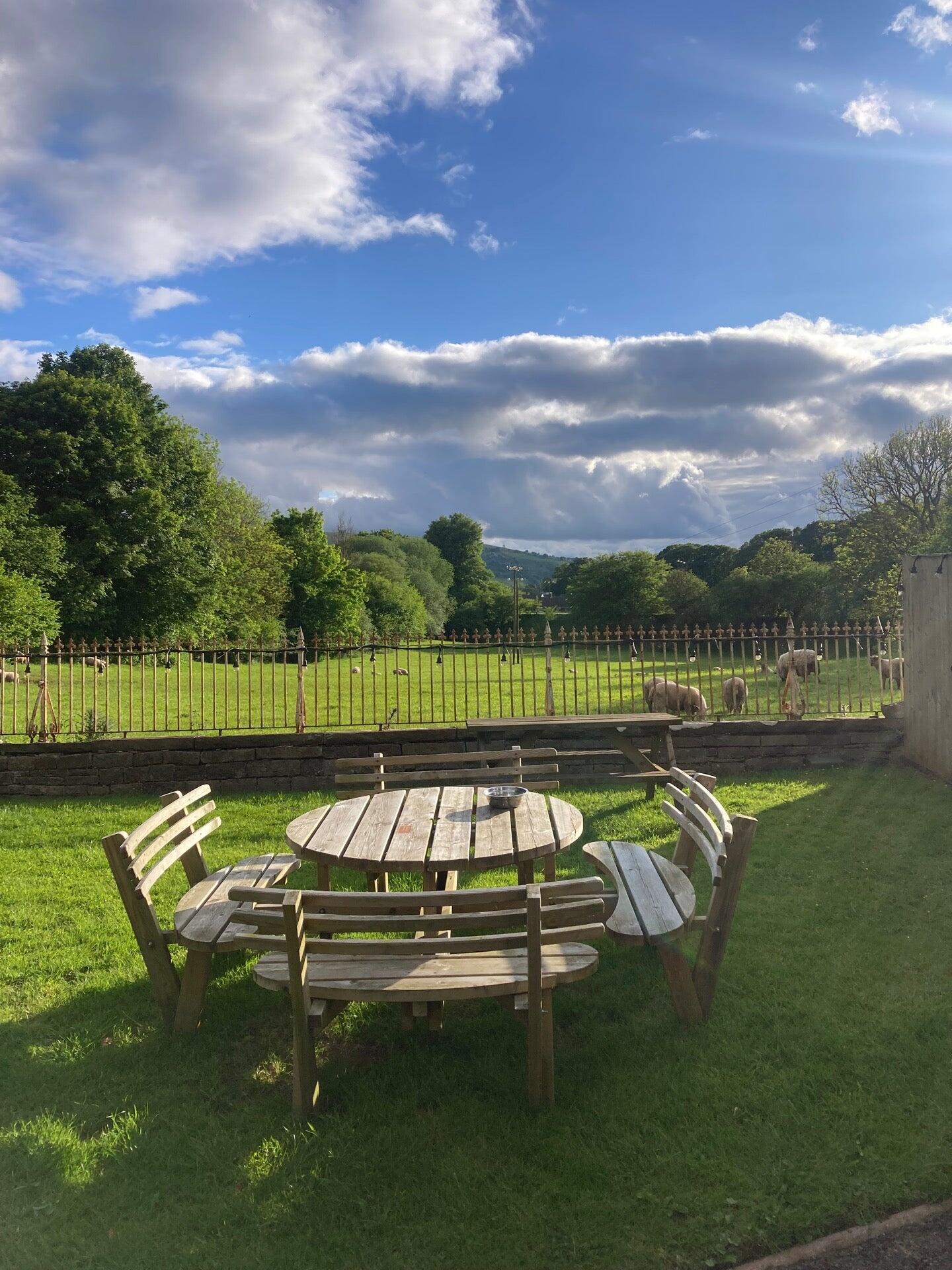 White House Inn - Sennybridge - Nextdoor