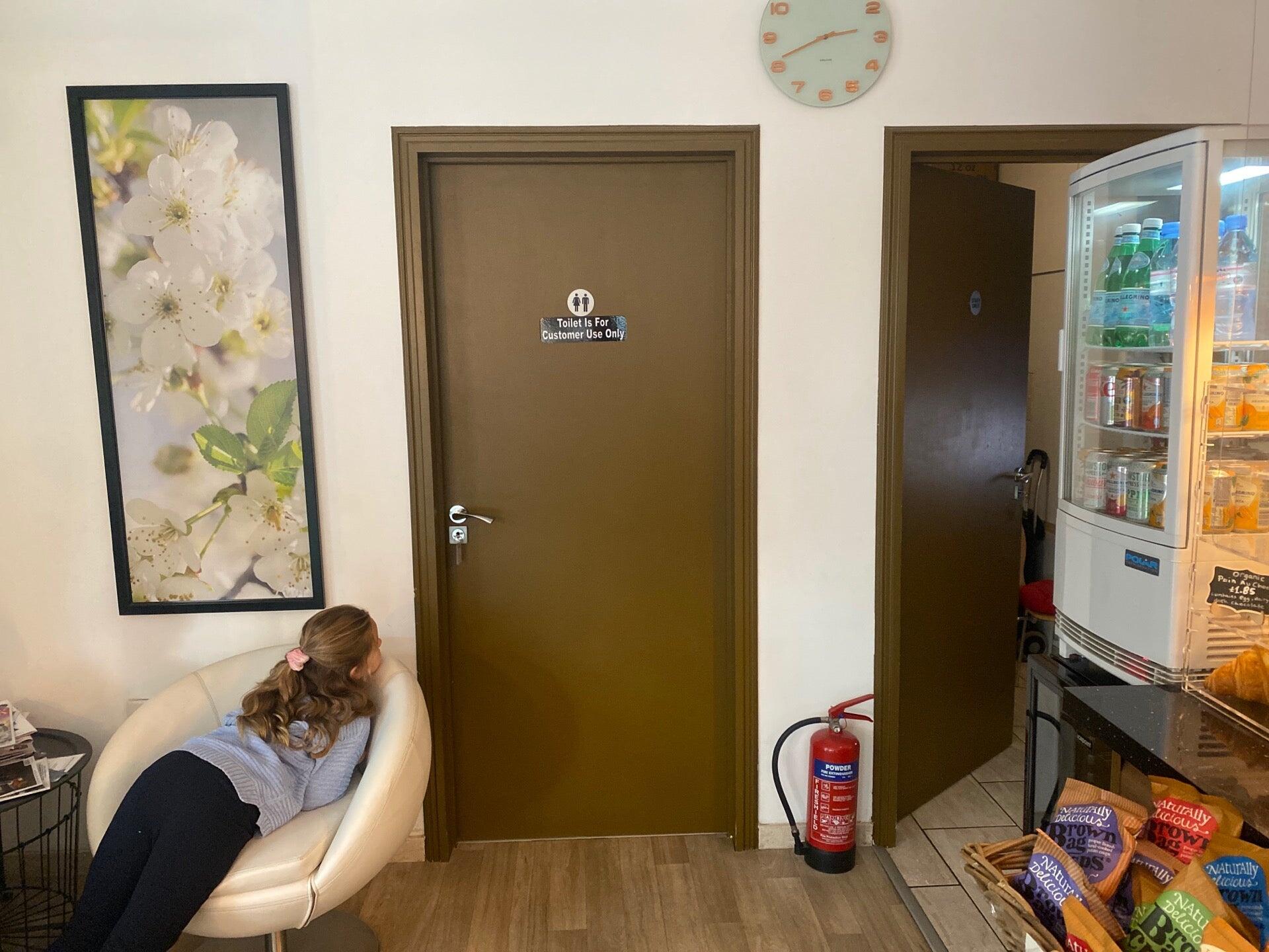 Oak Tree Cafe - London, England - Nextdoor