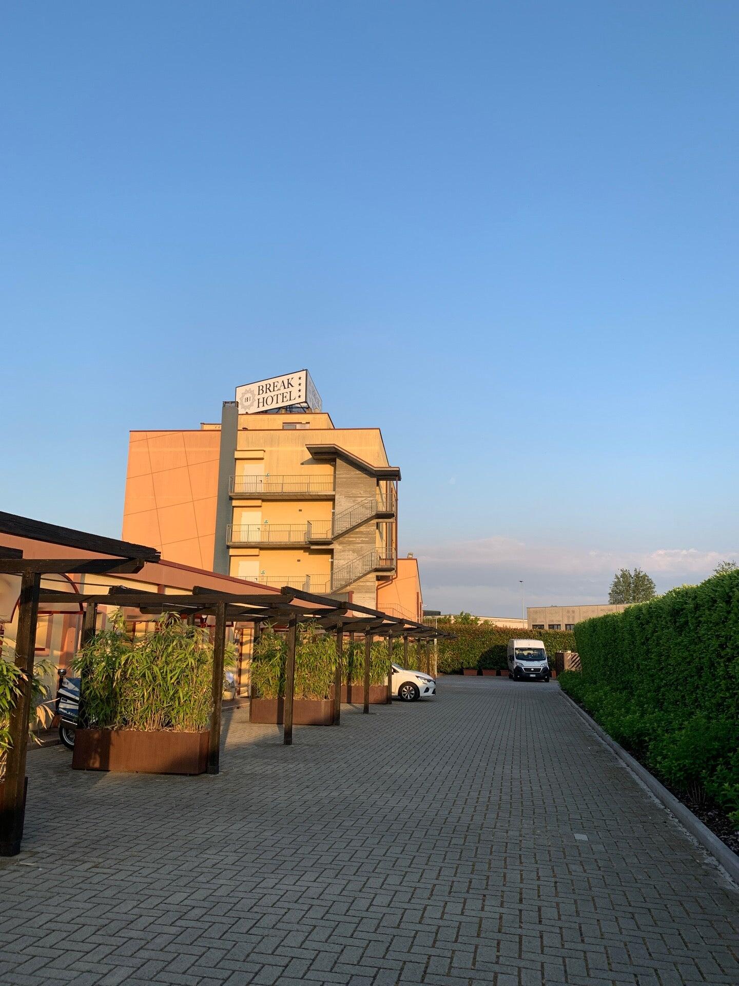 Maxim Hotel - Nextdoor