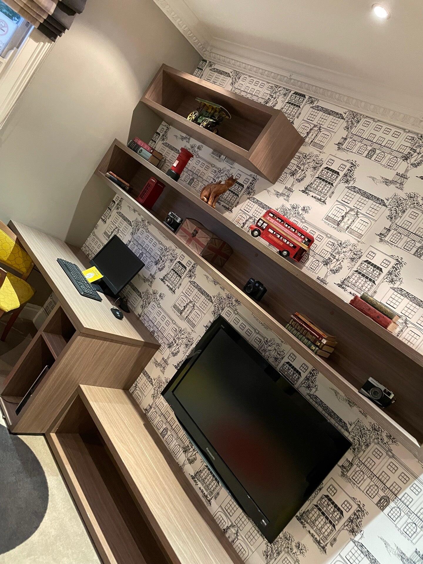 Comfort Inn Victoria - London, England - Nextdoor