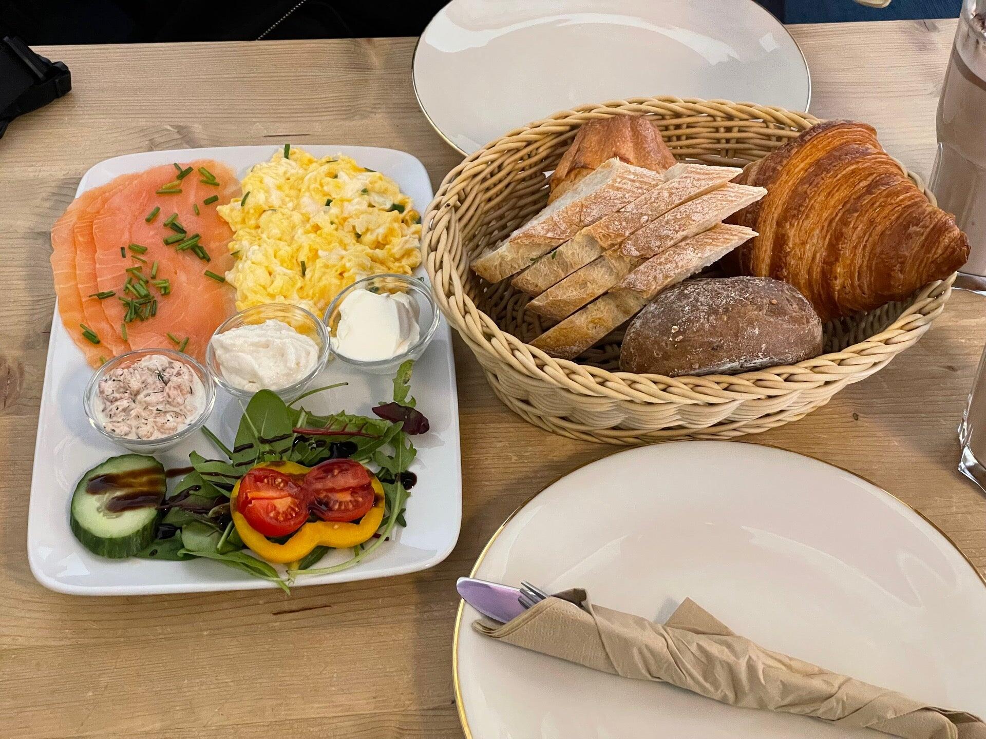 Eclair au Café - Nextdoor