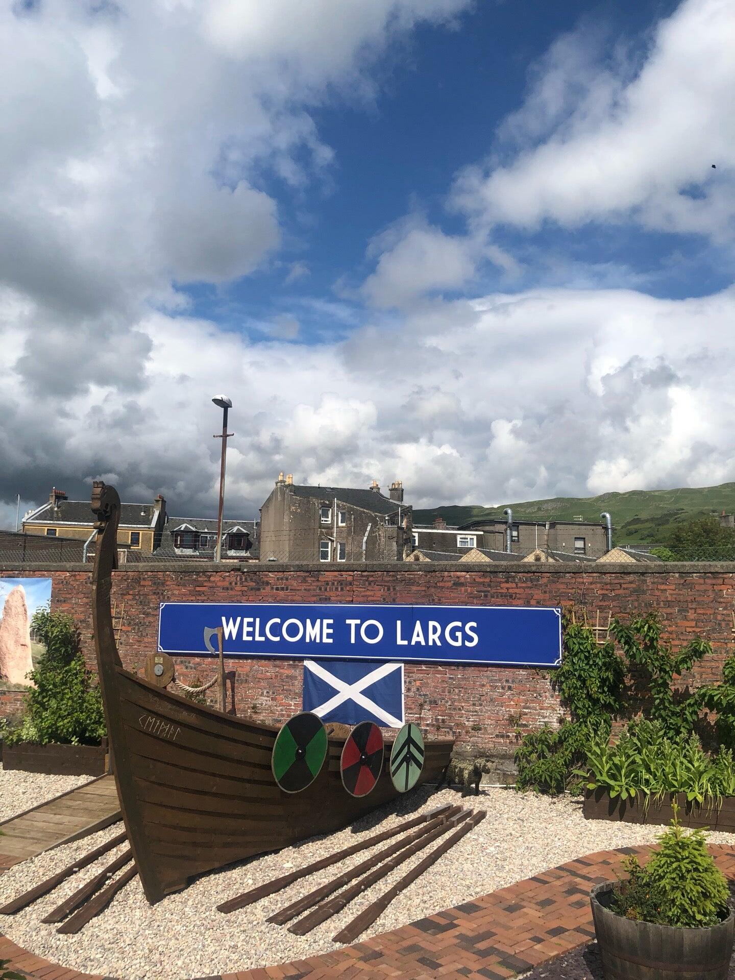 Largs Railway Station - Largs - Nextdoor