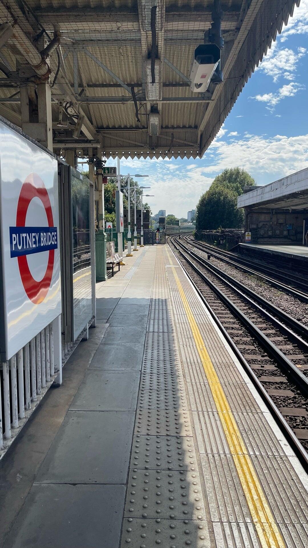 Putney Bridge Underground Station - London - Nextdoor