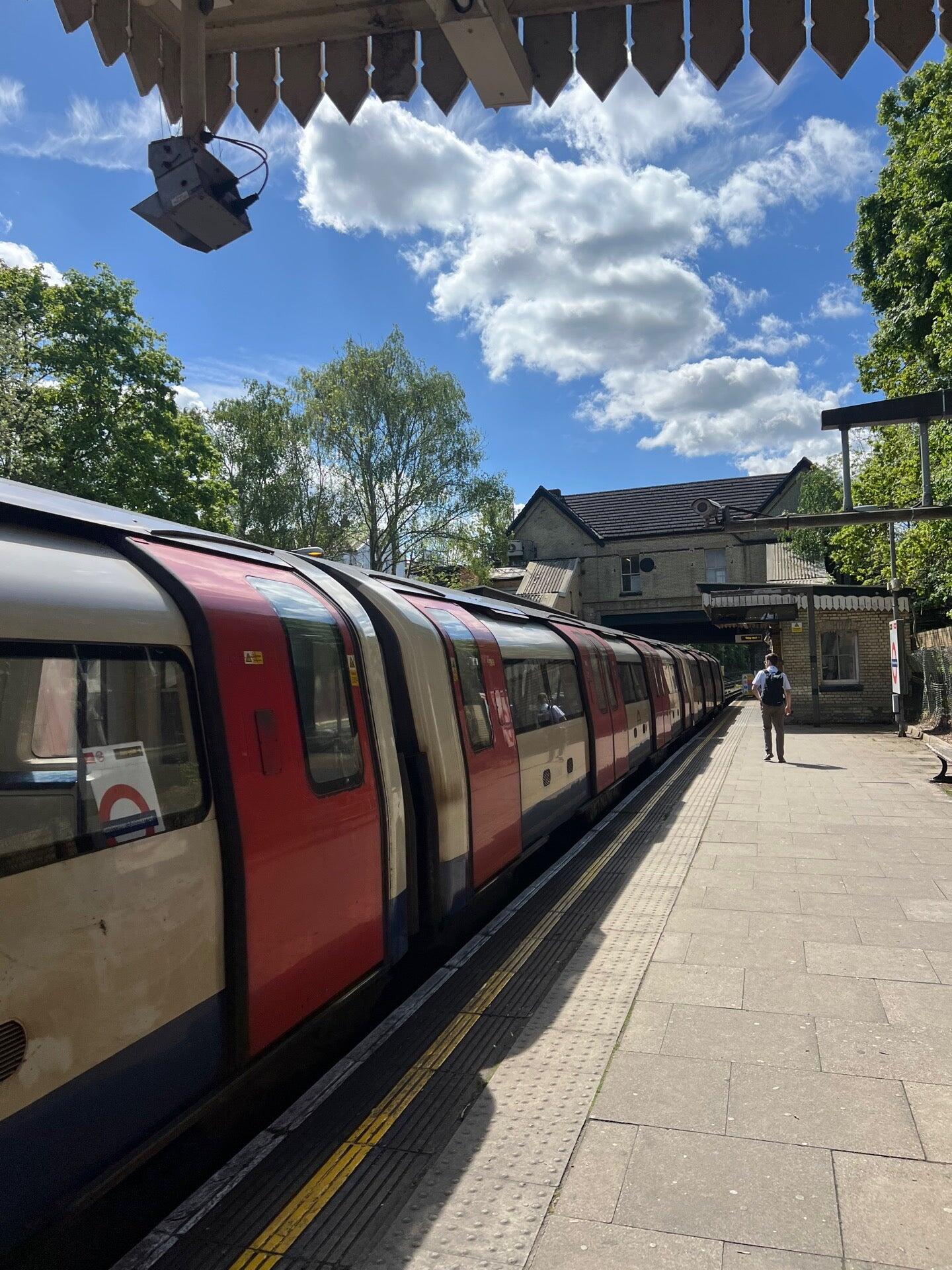 Totteridge & Whetstone London Underground Station - London - Nextdoor