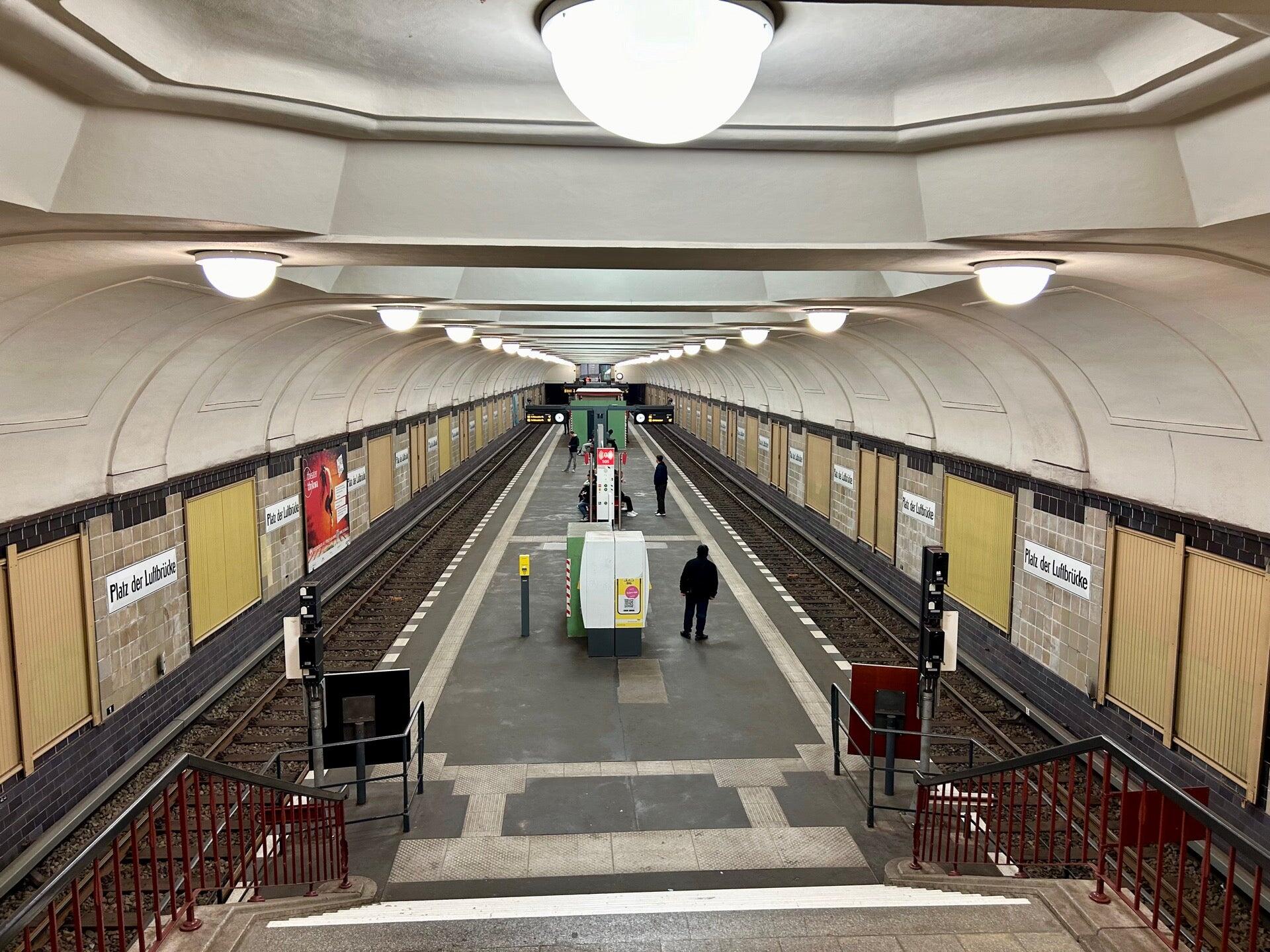 U-Bahnhof Platz der Luftbrücke - Nextdoor