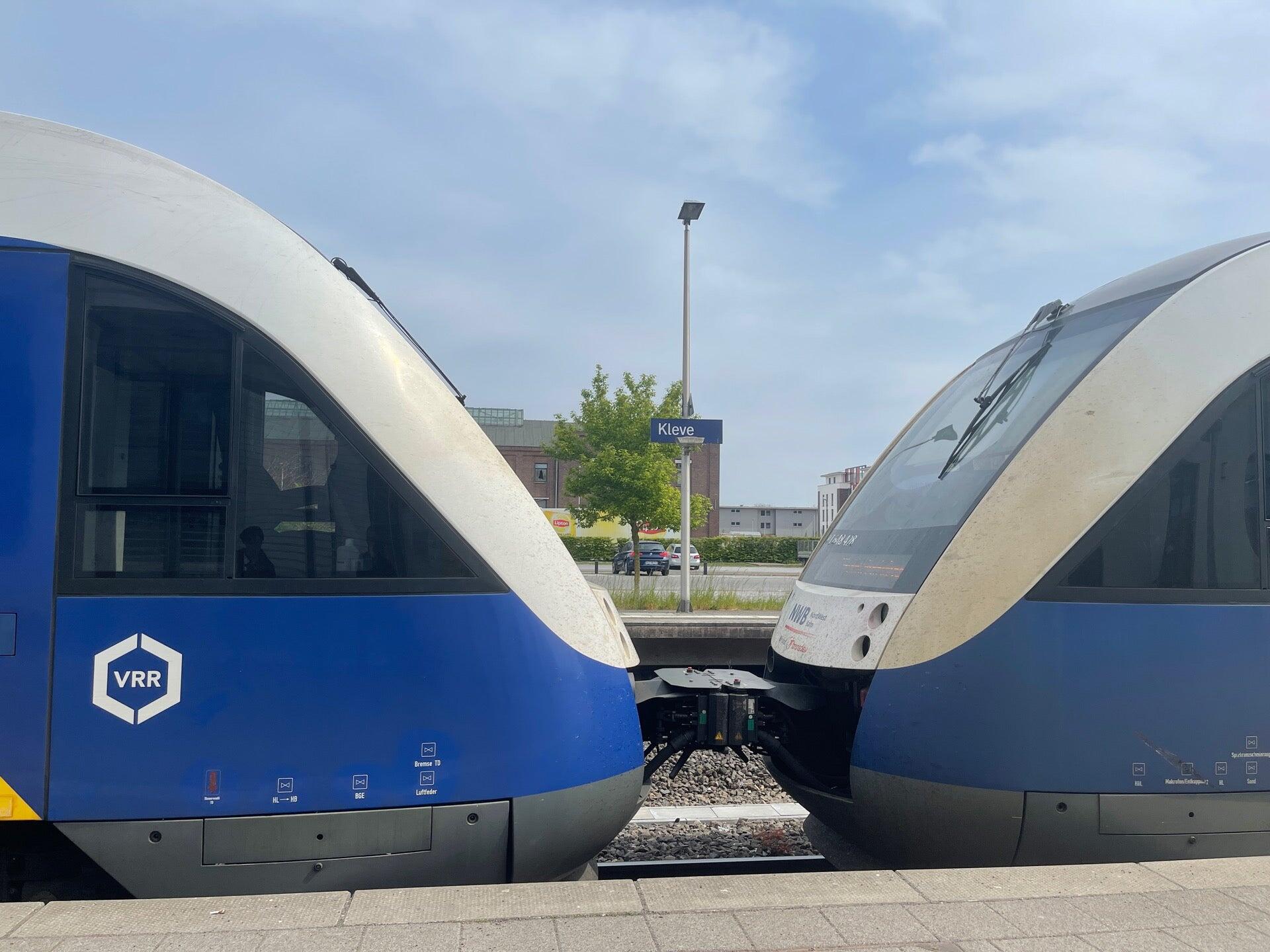 Elegantes Post Kleve Bahnhof Fotosnull