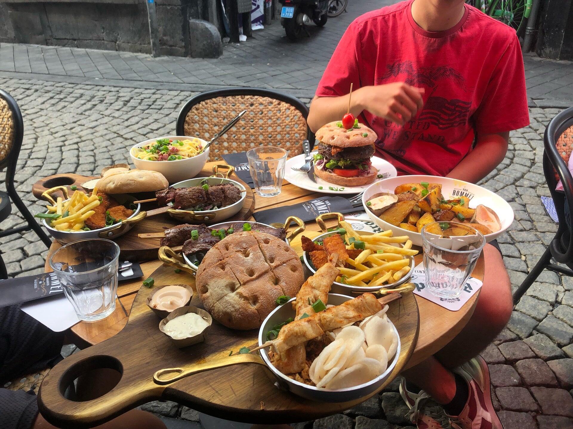 Café Bommel Van - Nextdoor