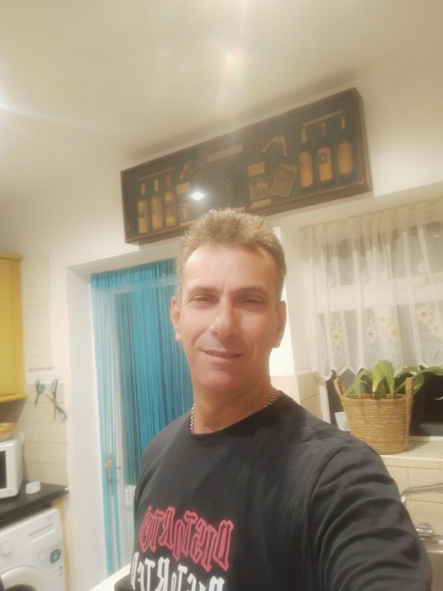 Francesco Demasi - Enfield, GB-ENG - Nextdoor