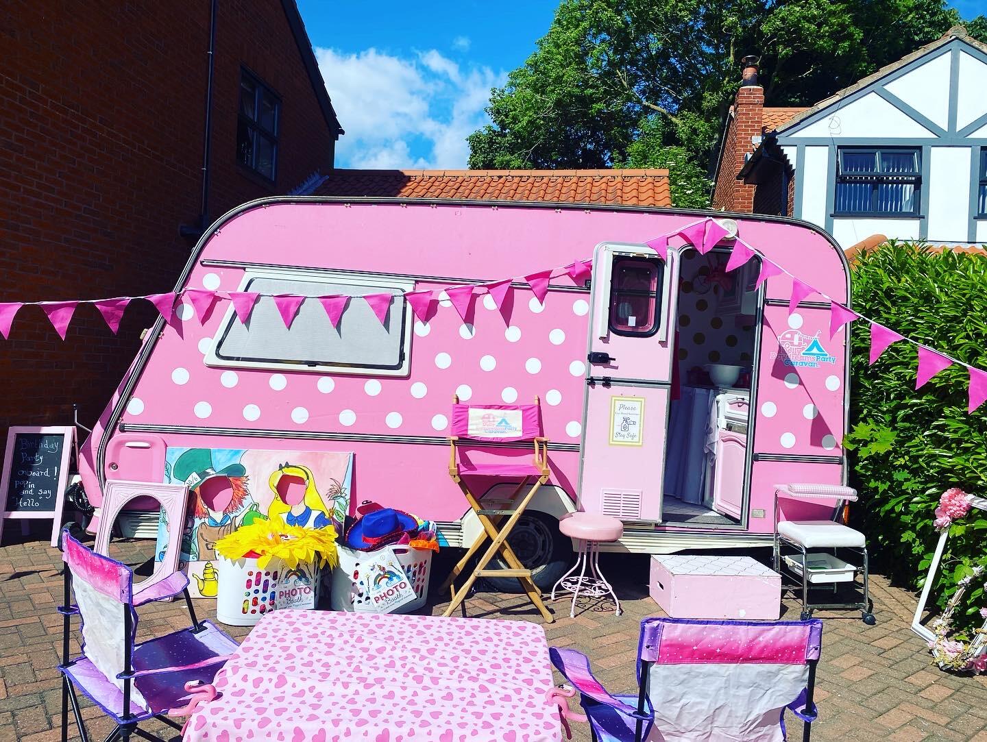 Dollyday Dreams Party Caravan - Kingston upon Hull, GB-ENG - Nextdoor