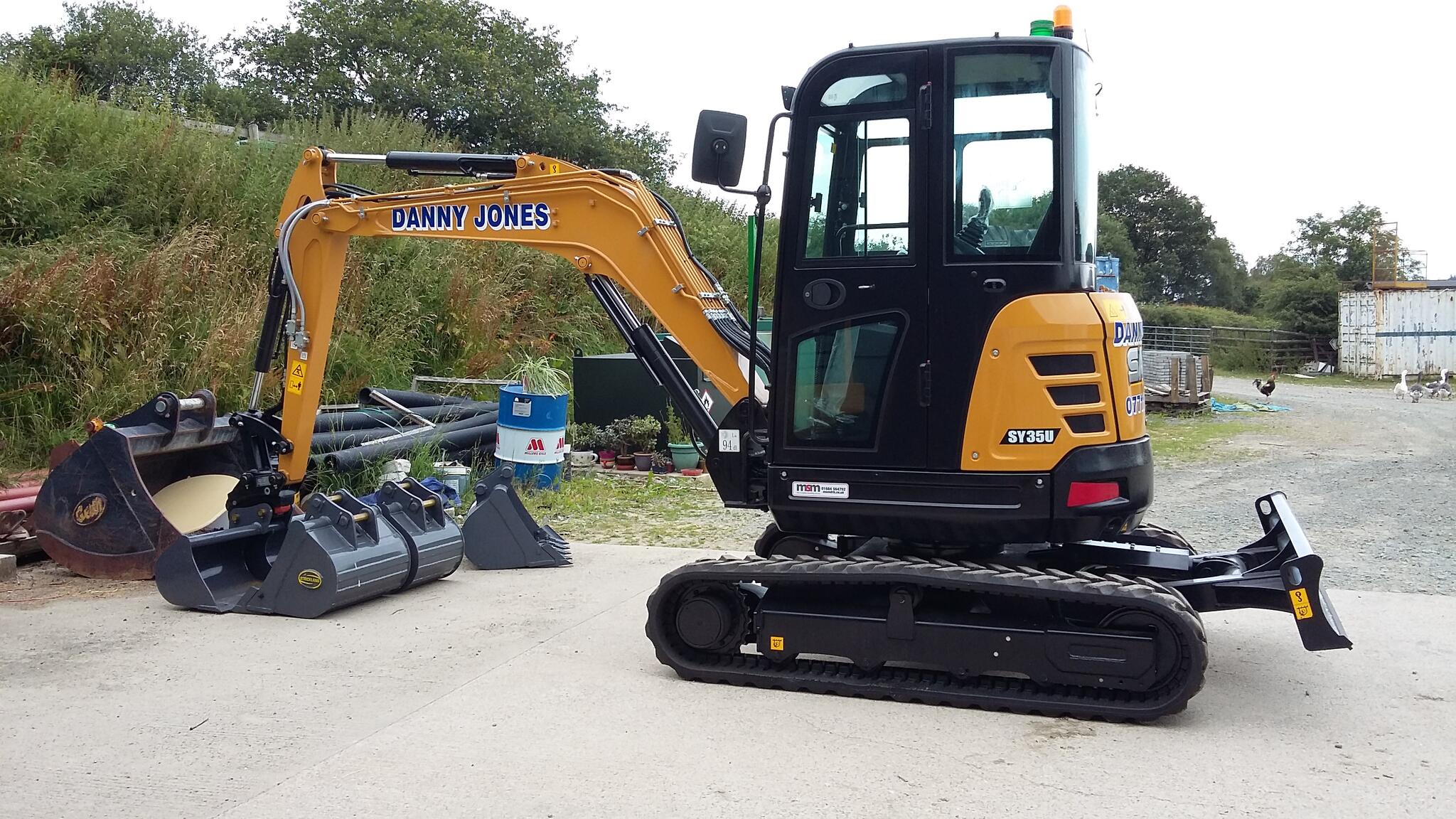 Danny Jones Plant Hire - Shrewsbury, GB-ENG - Nextdoor