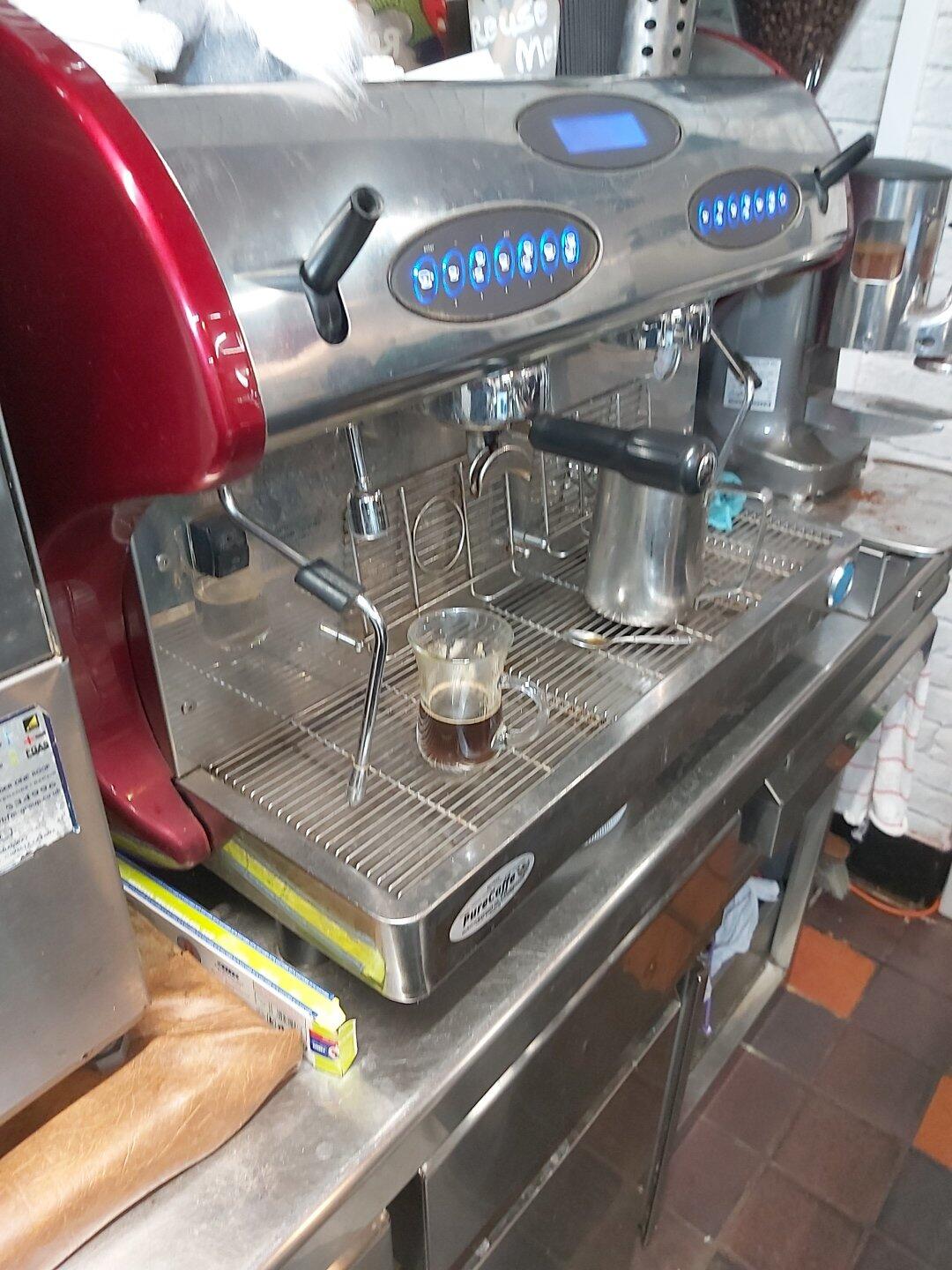 Chelsea cafe - London - Nextdoor