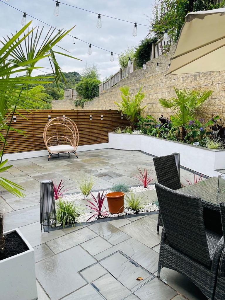 Queens buildings and services - Alfreton, GB-ENG - Nextdoor