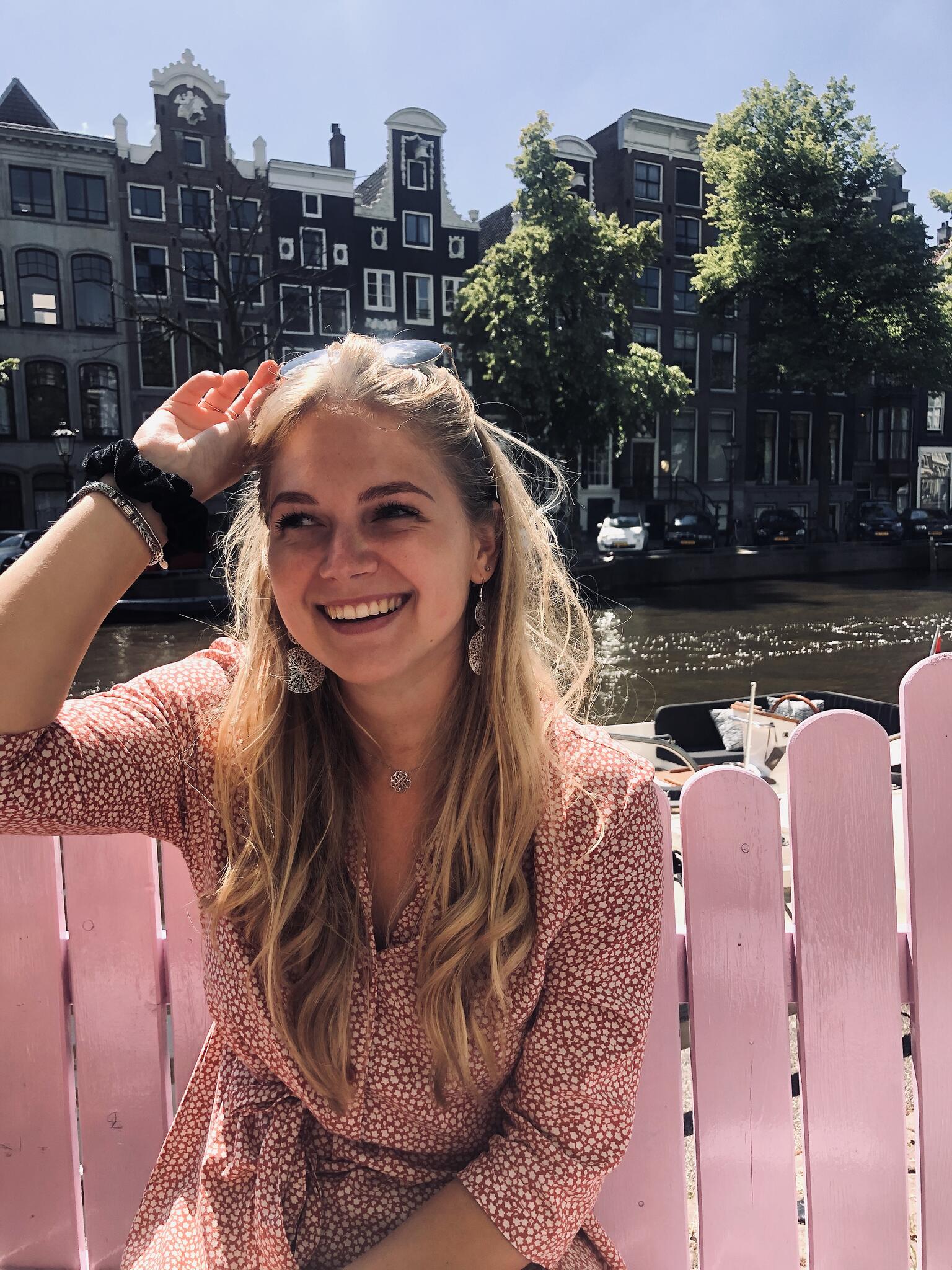 Fleur past op - The Hague, NL-ZH - Nextdoor