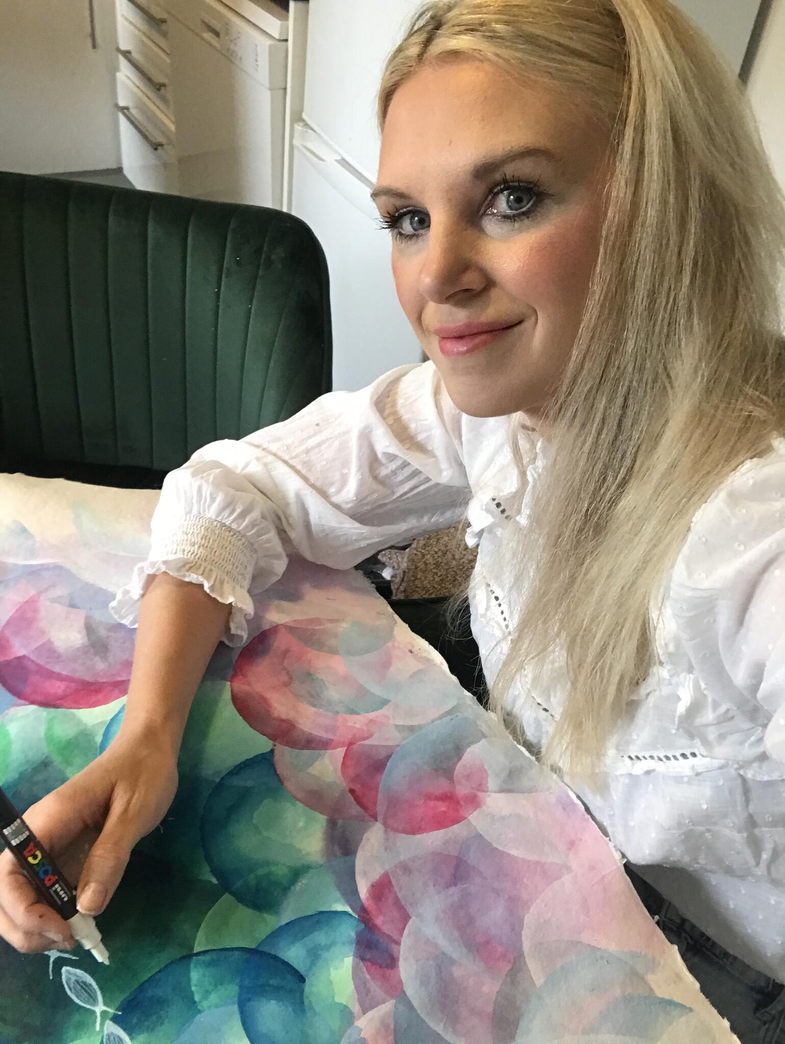 Hayley Woodruff Artist - Nextdoor