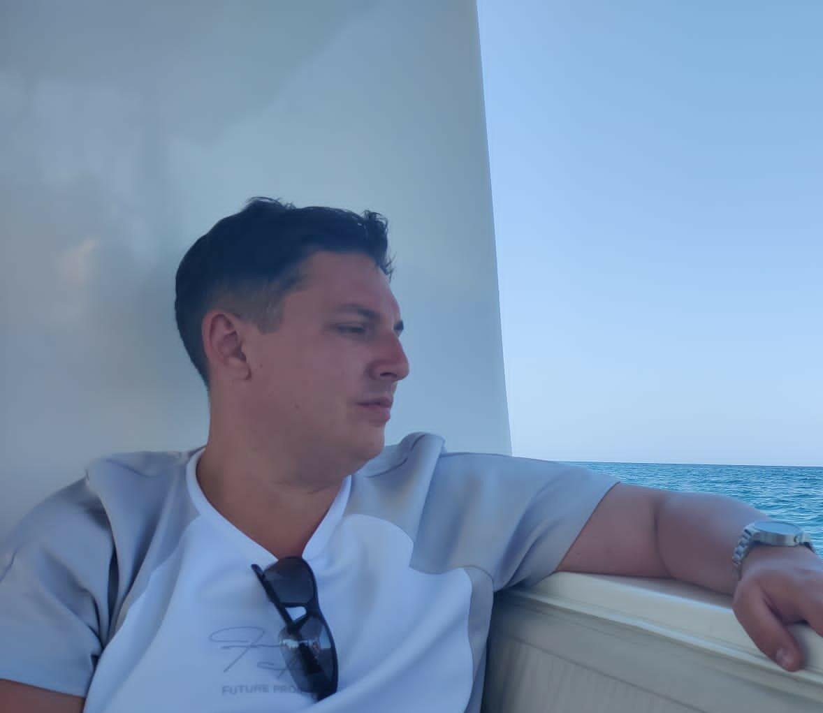 DG Graphics - Nextdoor