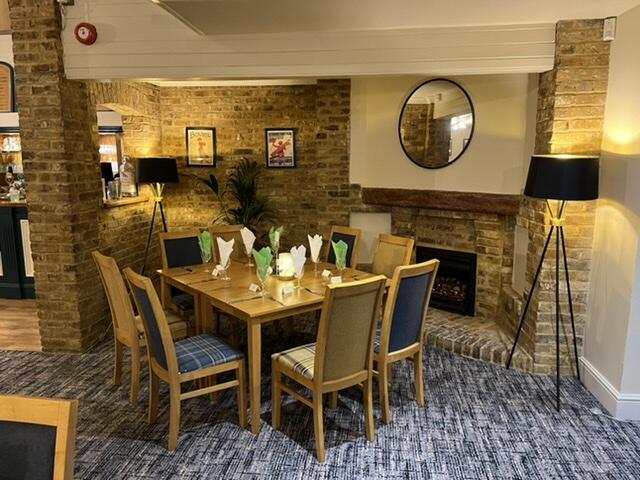 Huntswood Golf Club - Slough, GB-ENG - Nextdoor