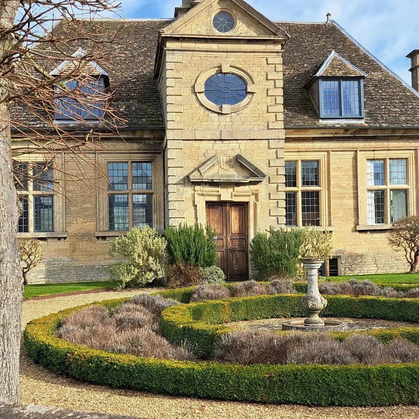 Willoughby Memorial Library and Art Gallery - Grantham, GB-ENG - Nextdoor