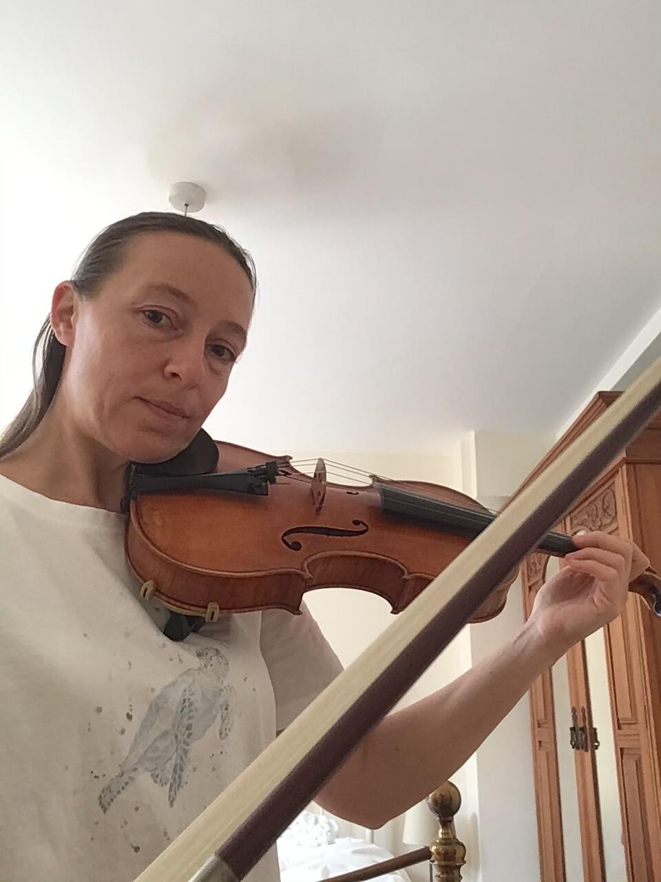 London Violinist - Nextdoor