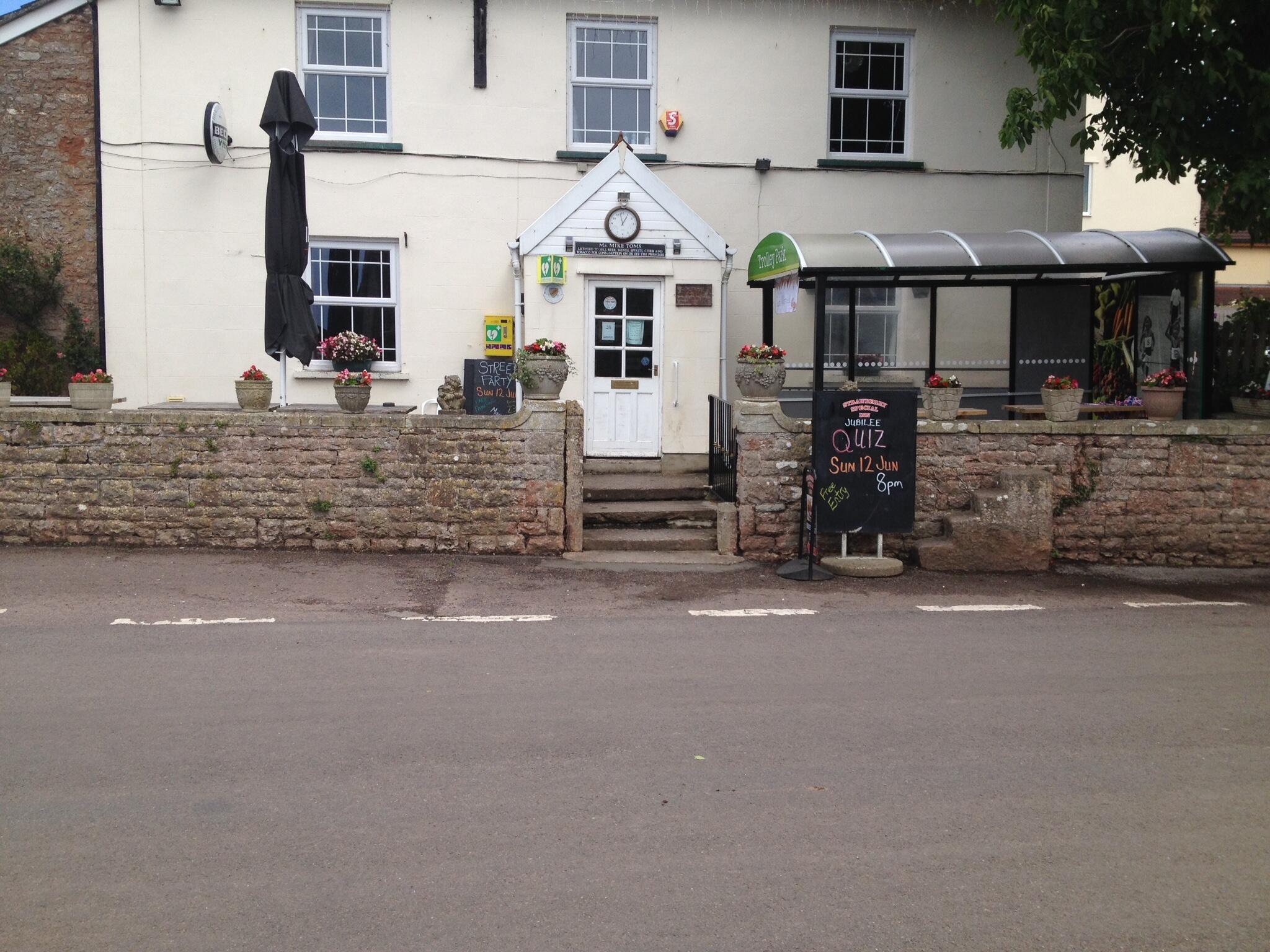 Strawberry Special Inn - Nextdoor